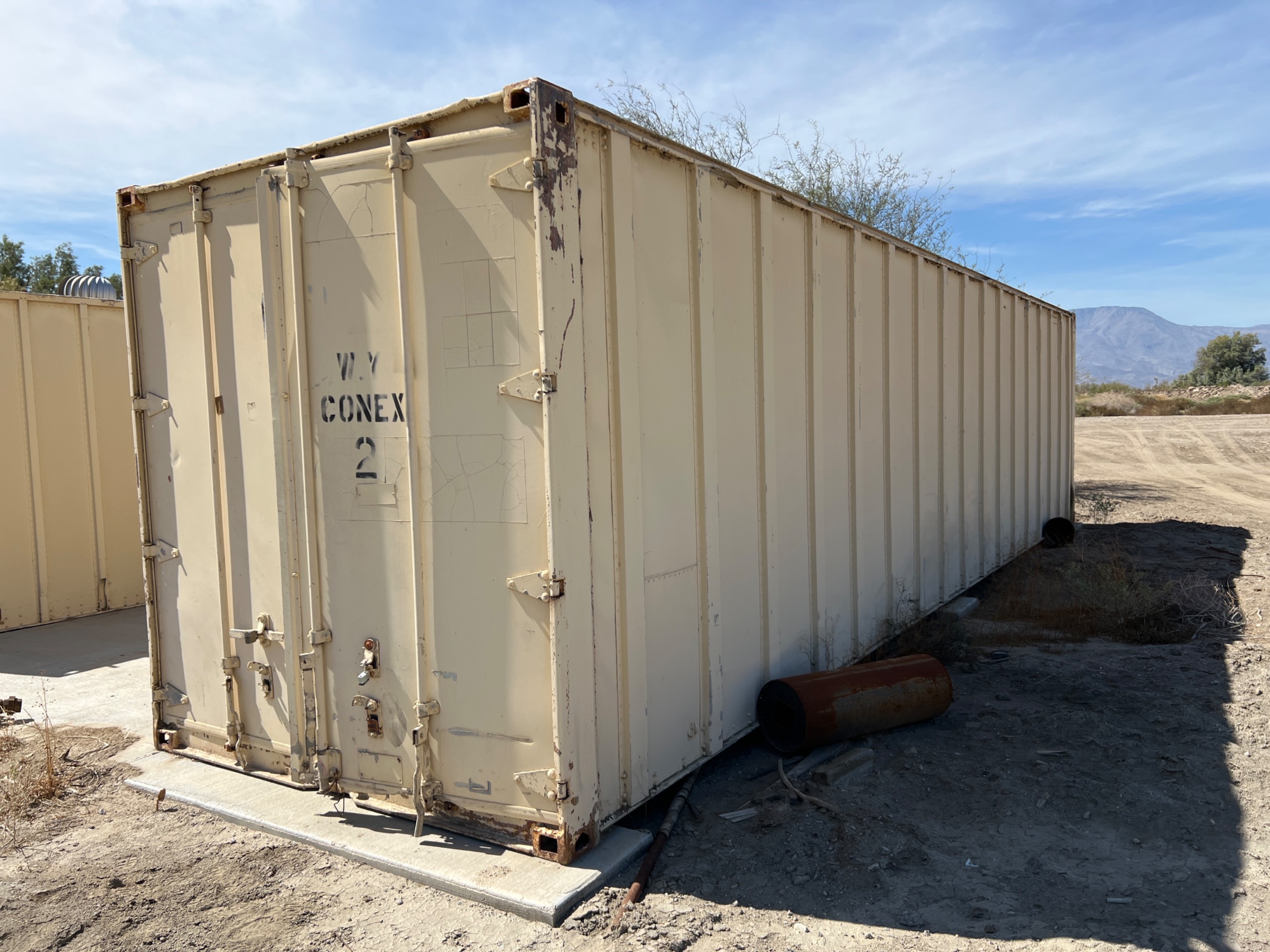 40' SHIPPING CONTAINER WITH CONTENTS