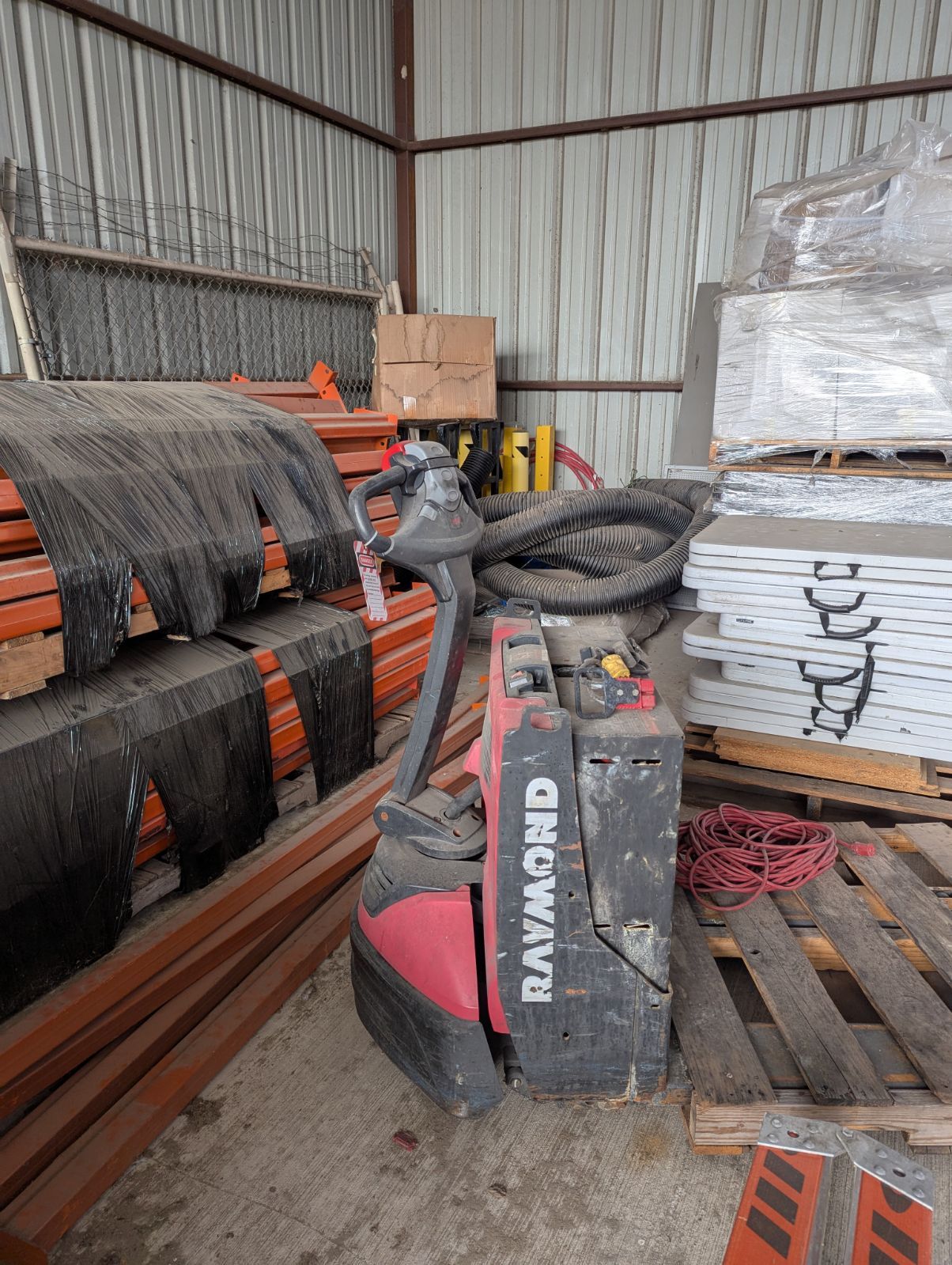 RAYMOND 8210 ELECTRIC PALLET JACK For Sale | Aucto