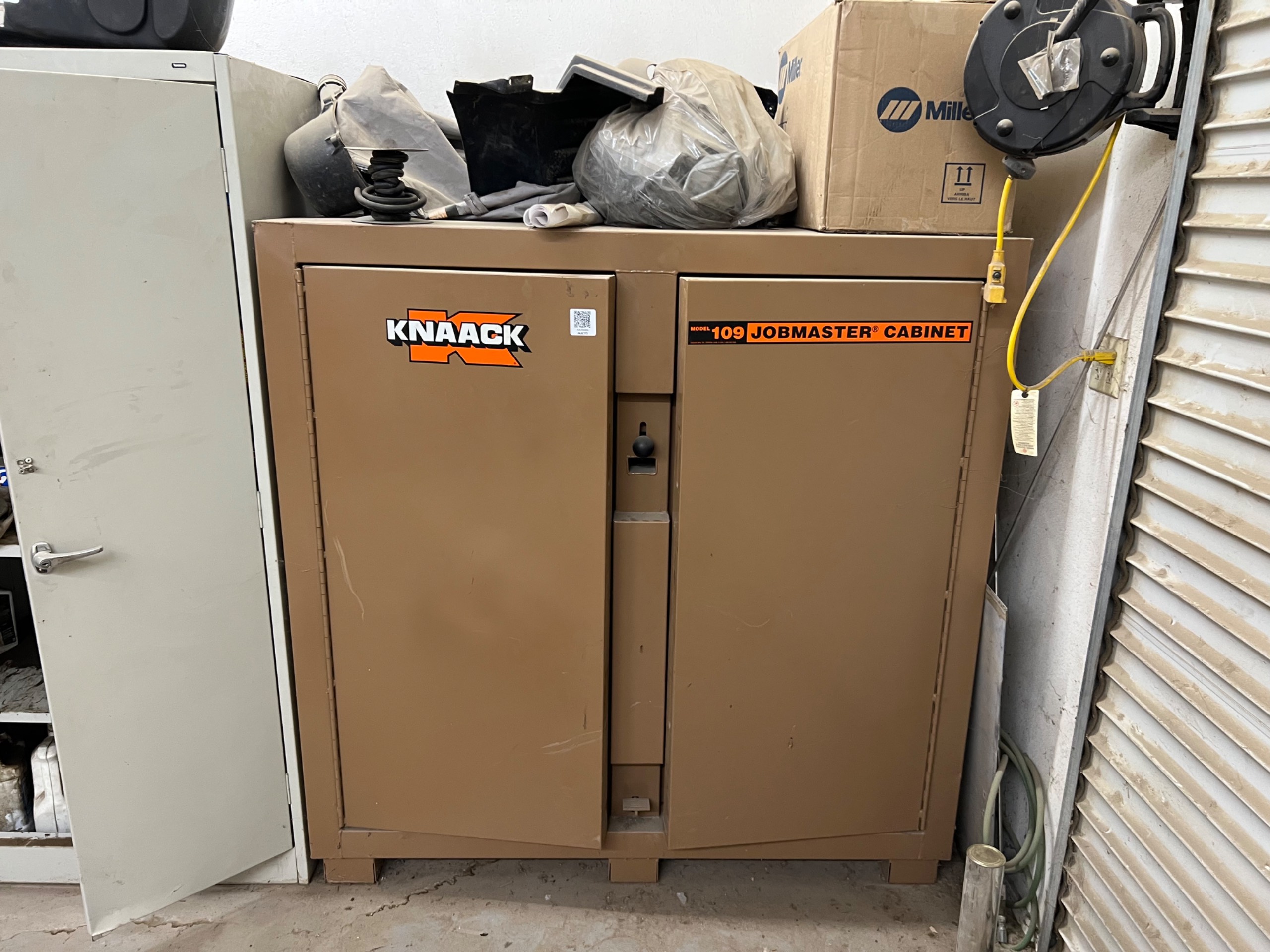 KNAACK 109 FREE STANDING STORAGE CABINET WITH CONTENTS