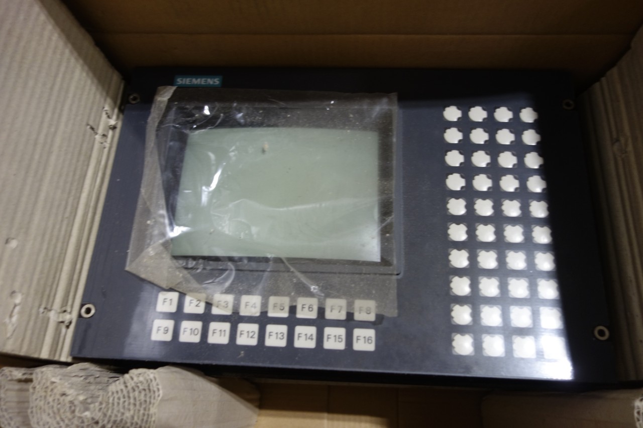 SKU 1075559 - LOT OF 2 ASSORTED SIEMENS OPERATOR INTERFACE PANELS