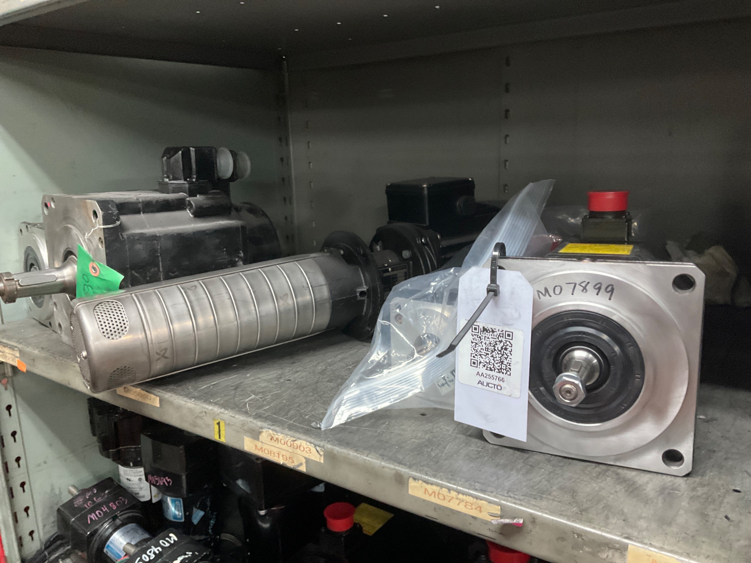 BULK QTY OF INDUSTRIAL PARTS