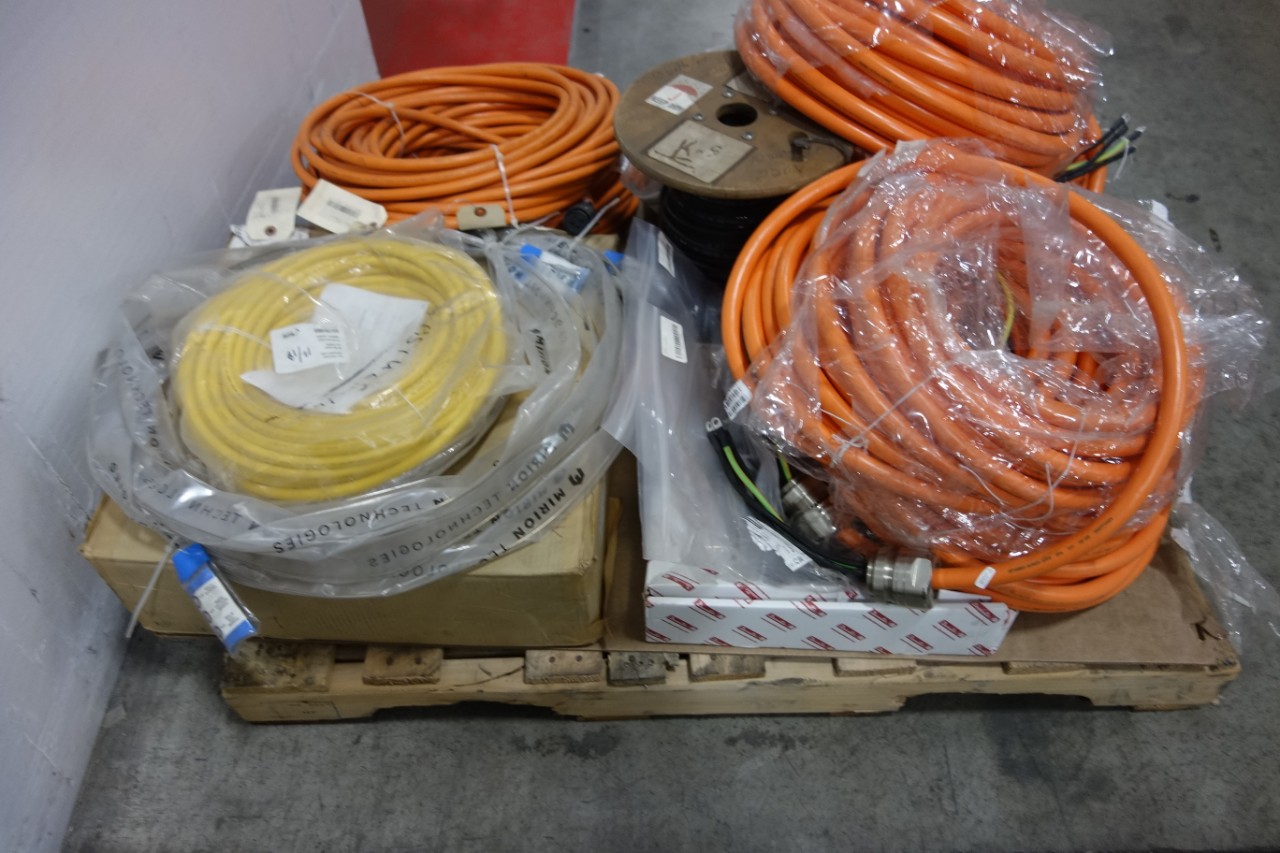 SKU 1066976 - PALLET OF ASSORTED CORDSET CABLES