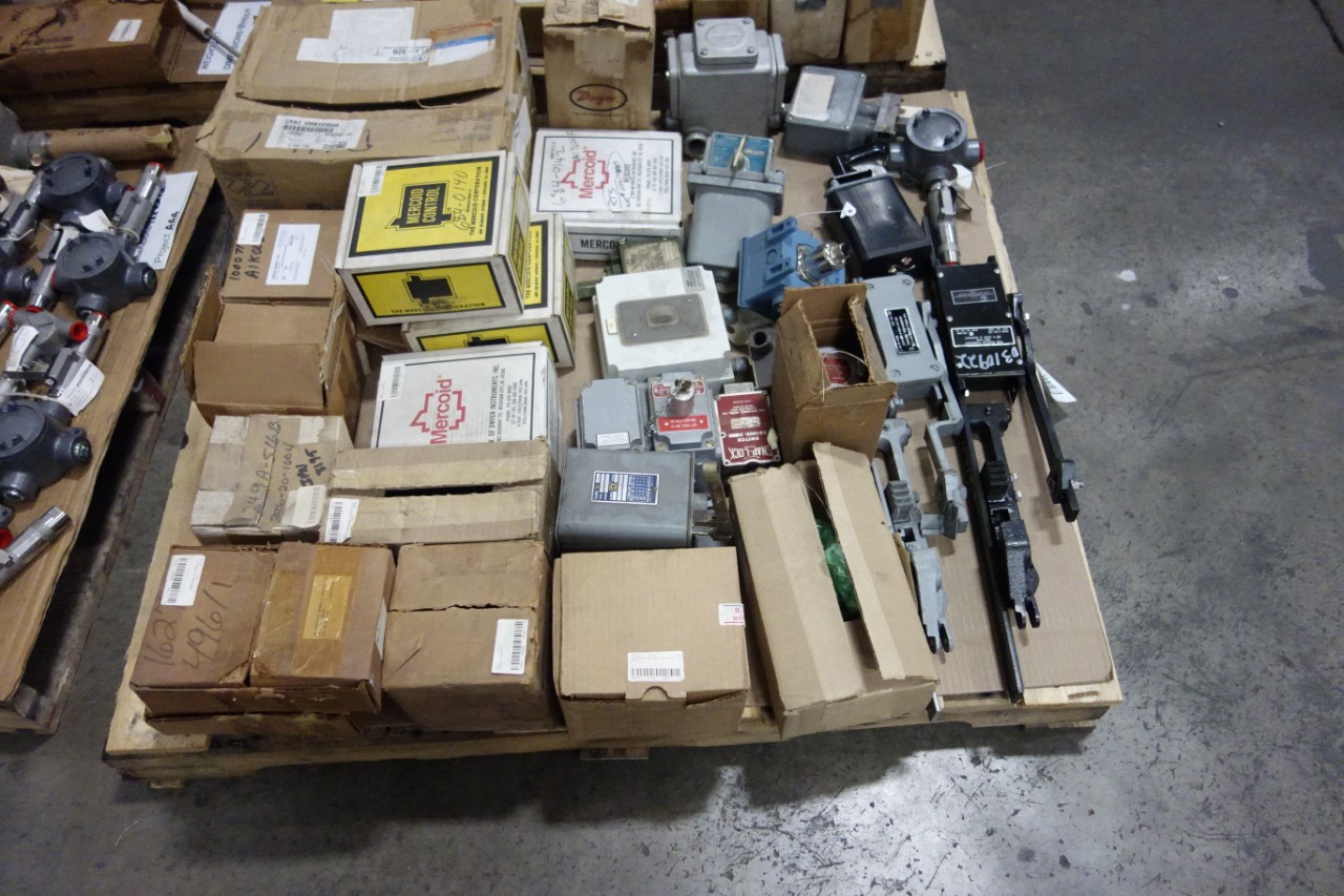 SKU 1070236 - 4 PALLETS OF ASSORTED SWITCHES