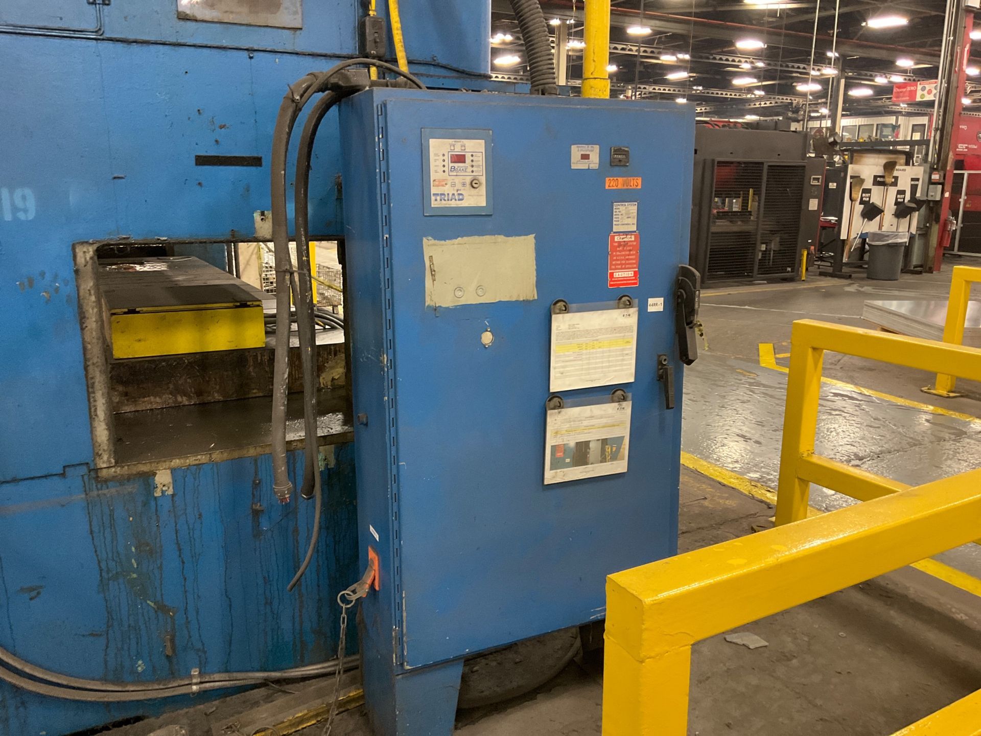 1965 VERSON S2-300-144 300 TON MECHANICAL PRESS