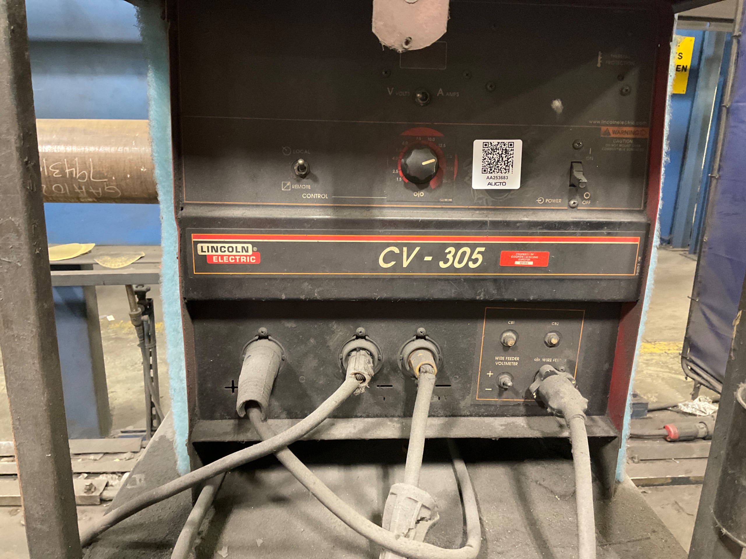 LINCOLN ELECTRIC CV-305 MIG WELDER