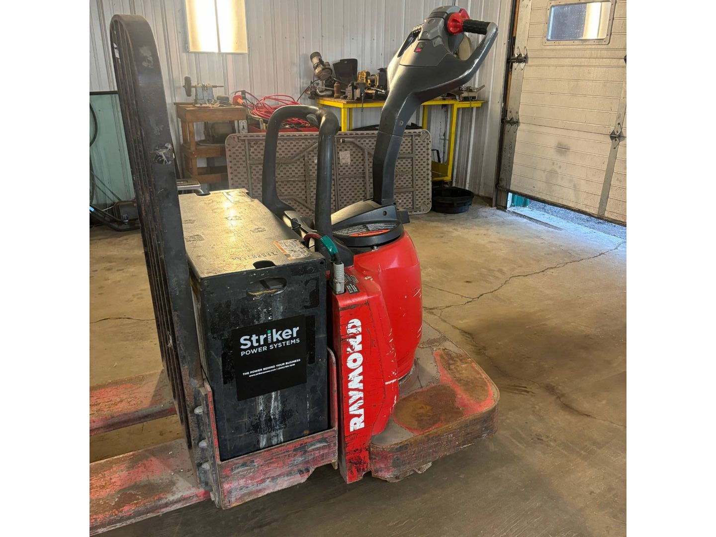 RAYMOND 8400 ELECTRIC PALLET JACK For Sale | Aucto