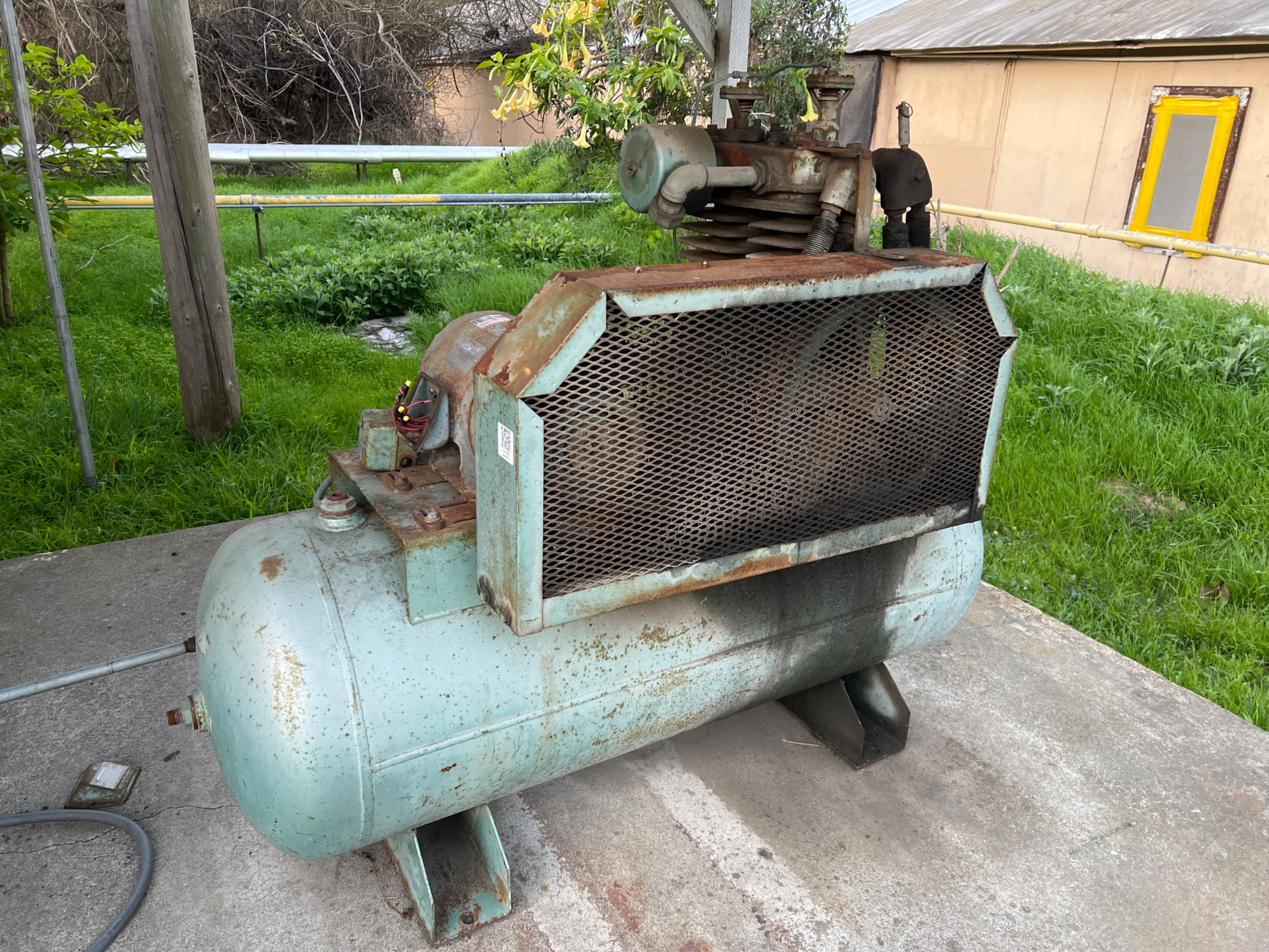 MANCHESTER TANK & EQUIP. CO STATIONARY AIR COMPRESSOR For Sale | Aucto