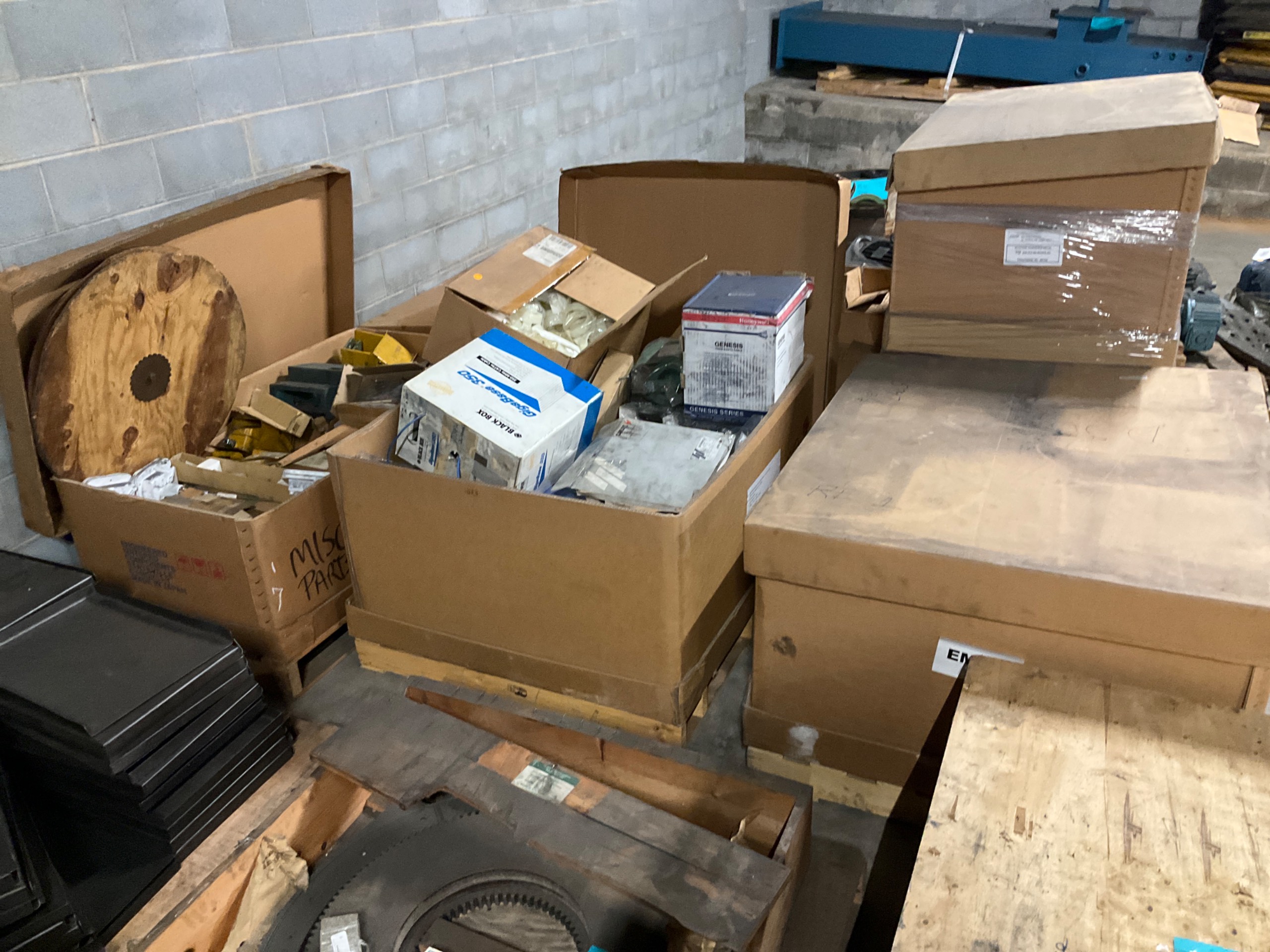 BULK QTY OF INDUSTRIAL PARTS