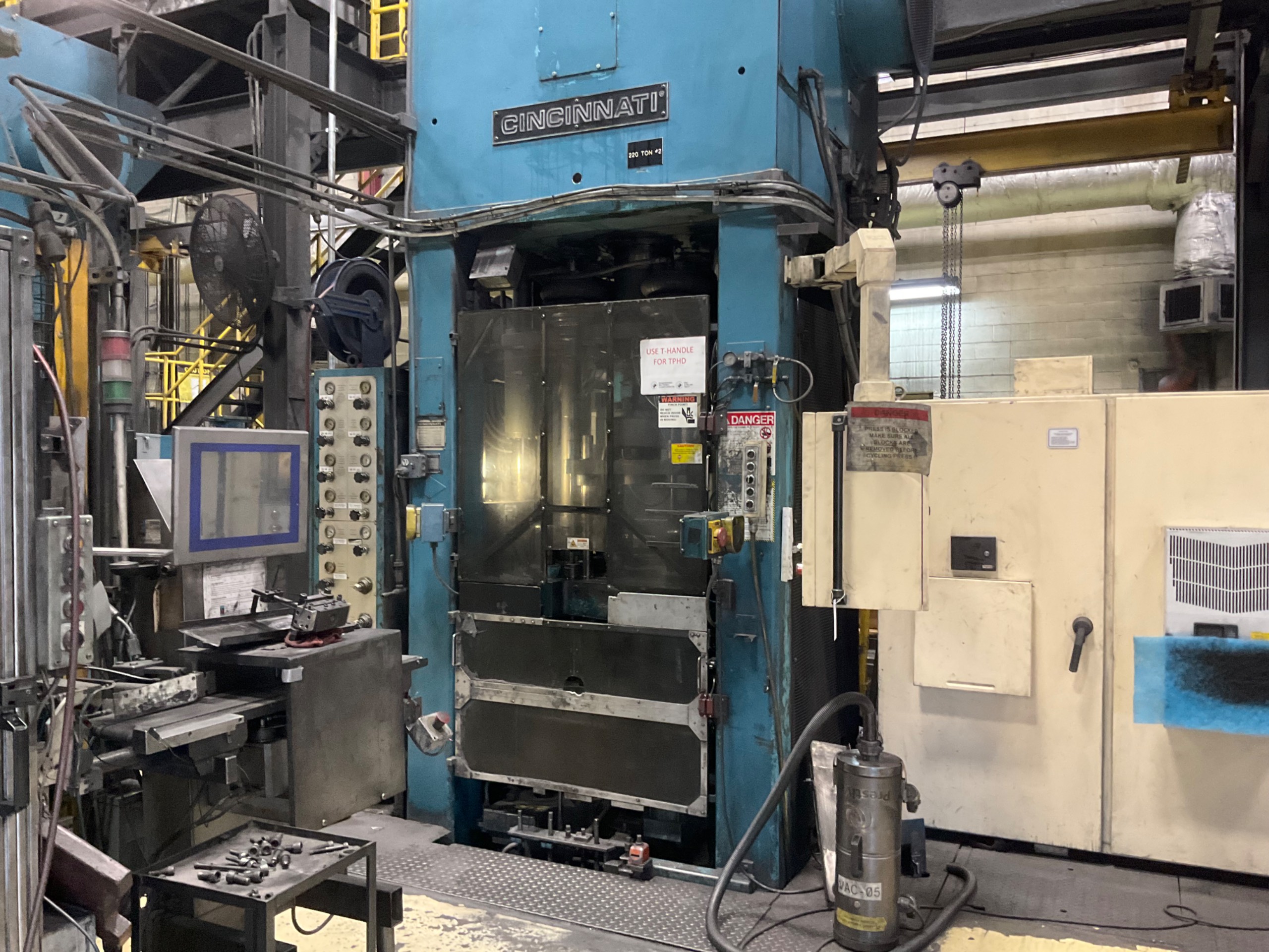 CINCINNATI 220-DCII-6 220 TON COMPACTING PRESS For Sale | Aucto
