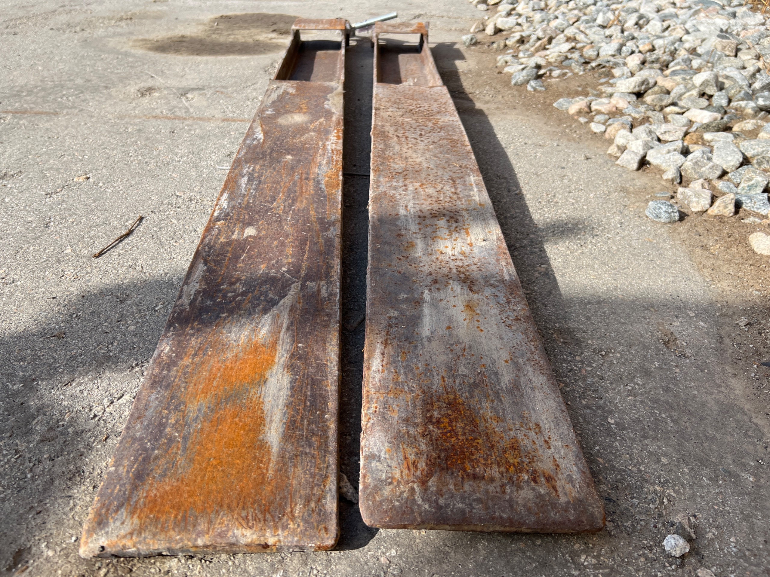 EXTENDABLE FORKS FOR FORKLIFT