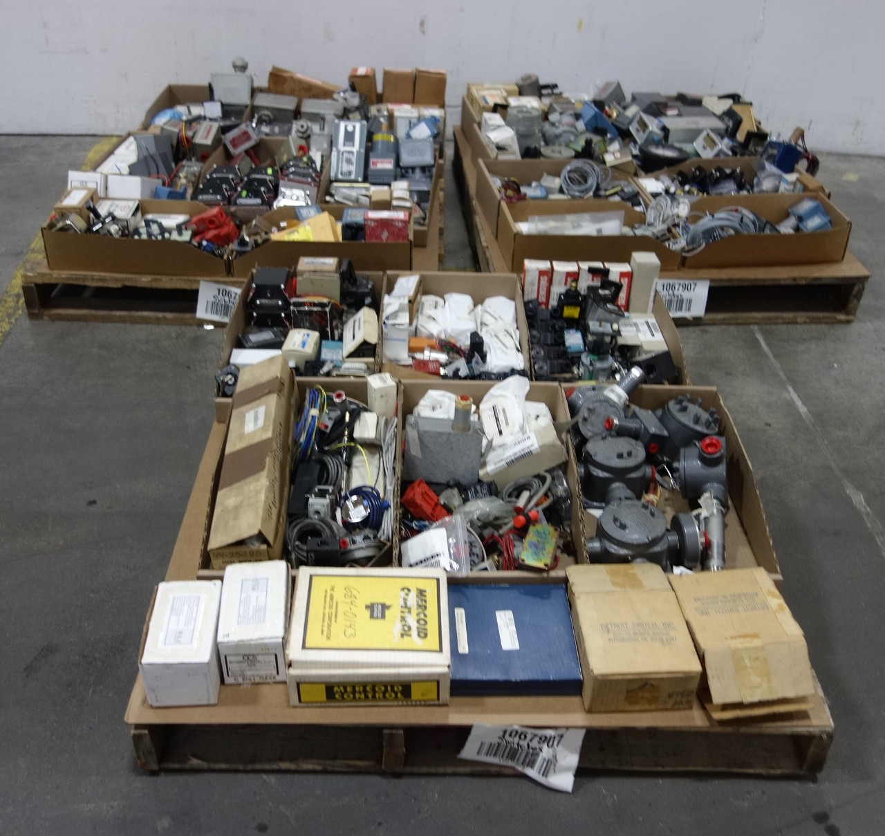 SKU 1067907 - 3 PALLETS OF ASSORTED SWITCHES