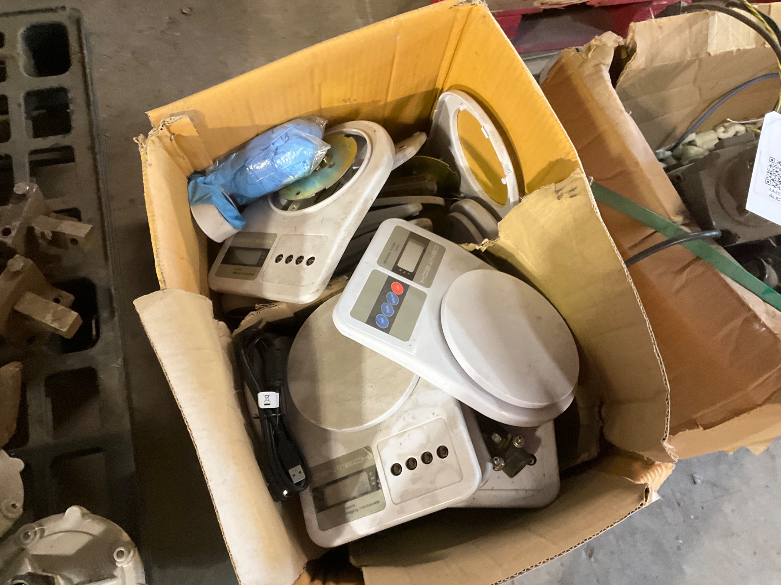 BULK QTY OF INDUSTRIAL PARTS