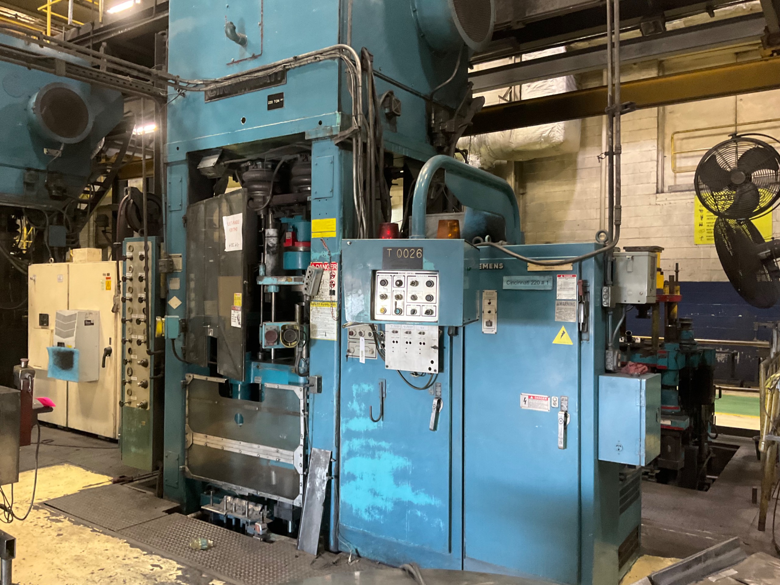 CINCINNATI 220-DCII-6 220 TON COMPACTING PRESS