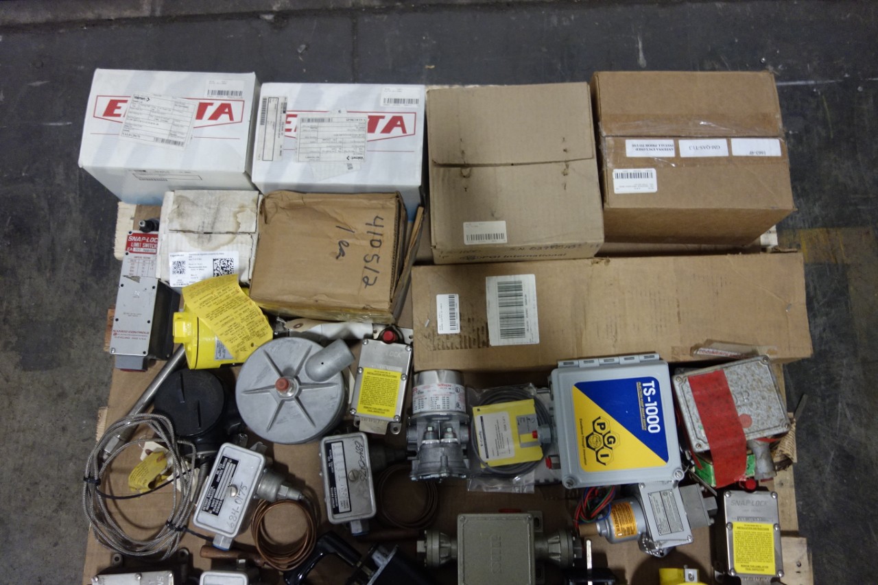 SKU 1071146 -PALLET OF ASSORTED SWITCHES