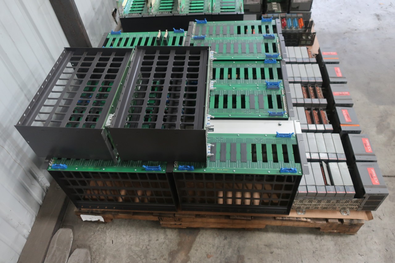 SKU 1070330 - 2 PALLETS OF CHASSIS RACKS, OUTPUT MODULES, AND POWER ...