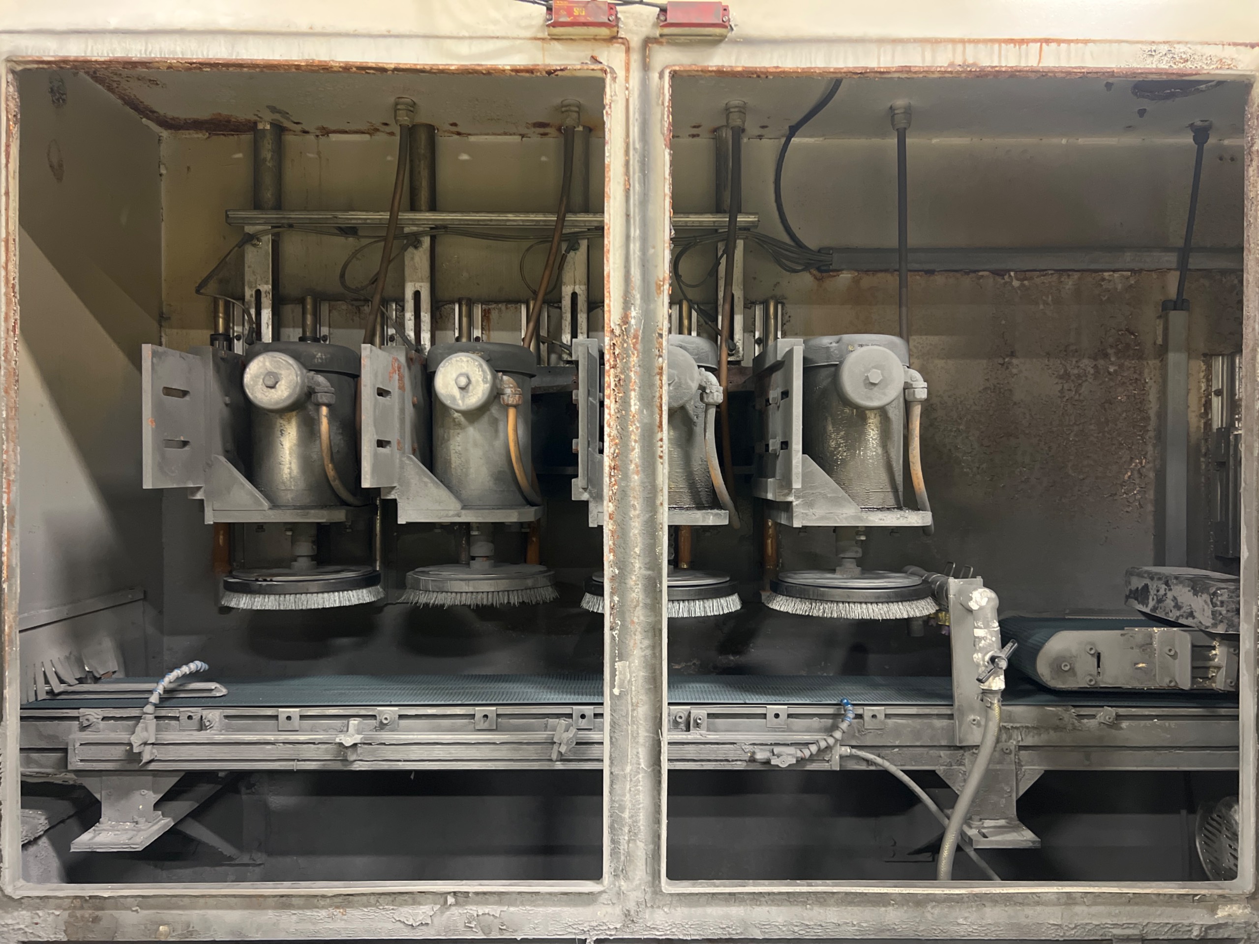 CDMC MAG-8 DEBURRING MACHINE