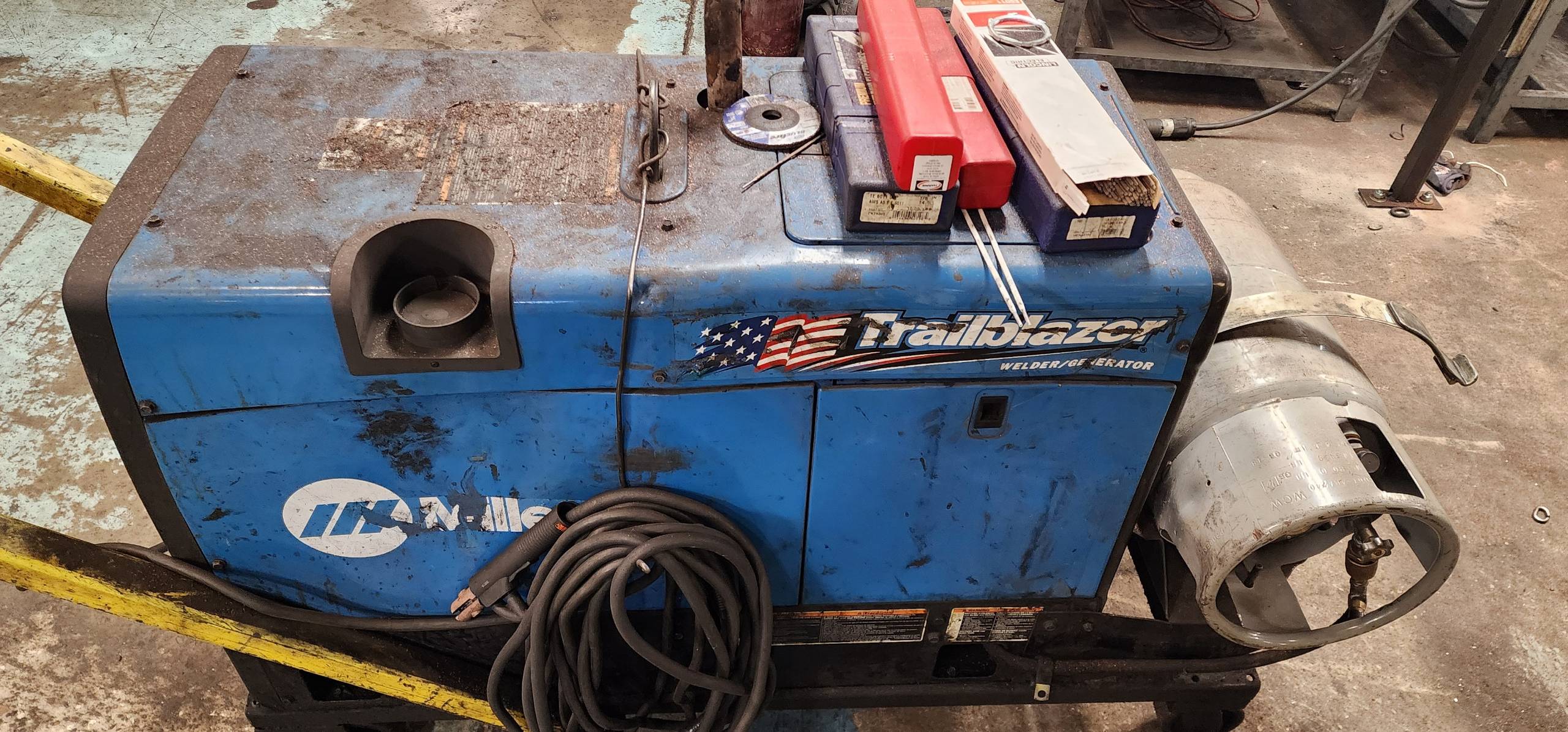 MILLER TRAILBLAZER 302 ENGINE DRIVEN WELDER