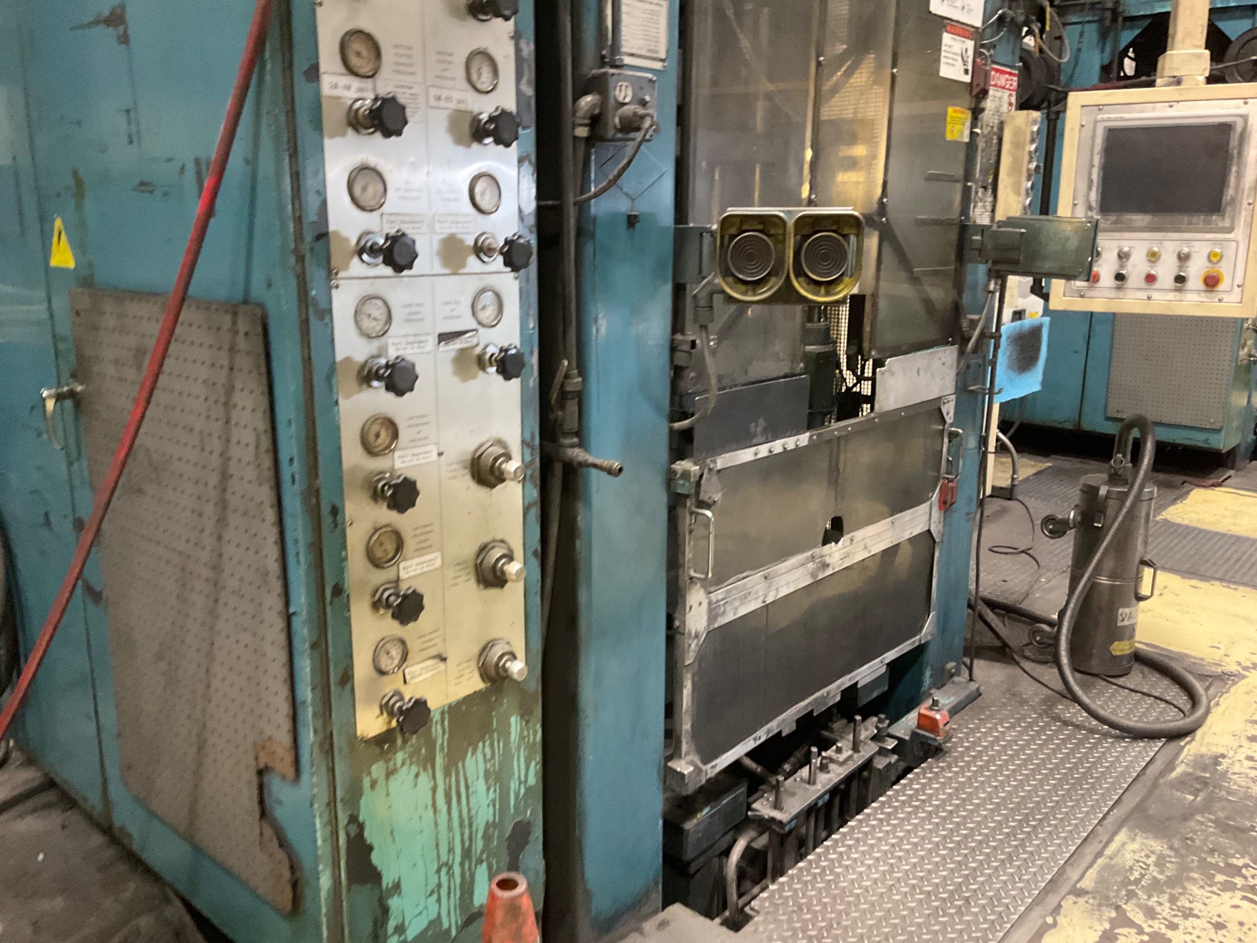 CINCINNATI 220-DCII-6 220 TON COMPACTING PRESS For Sale | Aucto