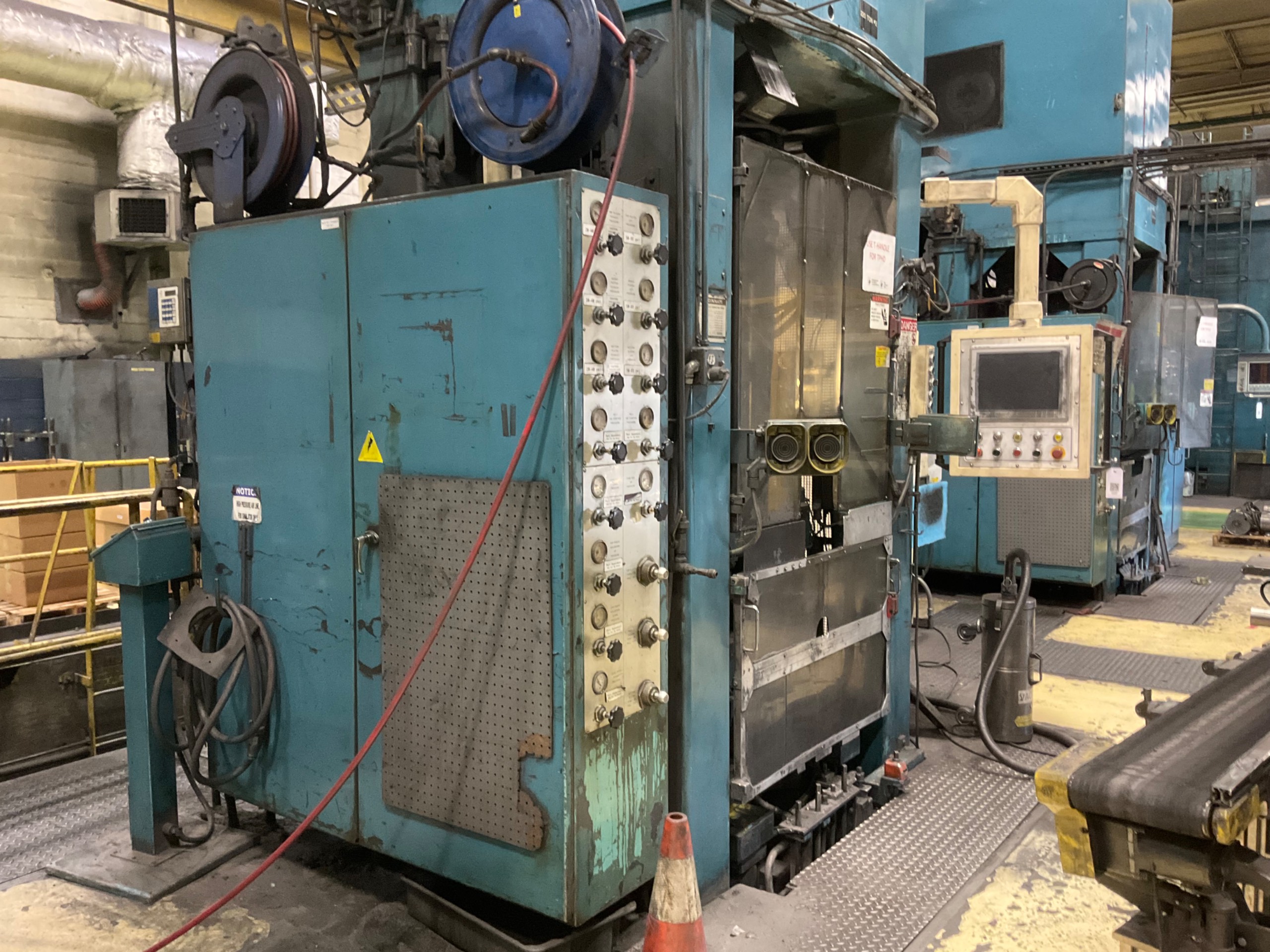 CINCINNATI 220-DCII-6 220 TON COMPACTING PRESS For Sale | Aucto