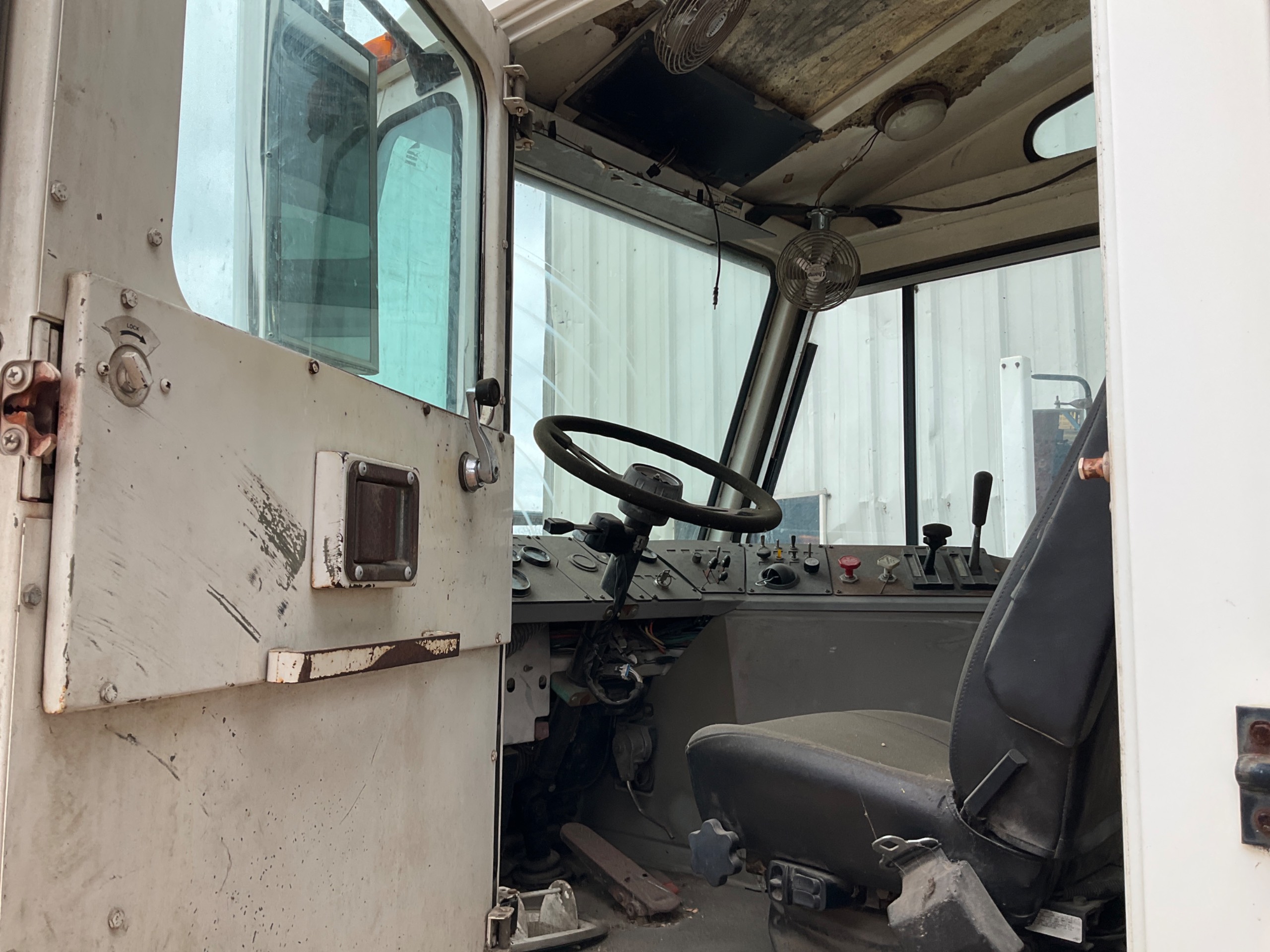 1998 OTTAWA COMMANDO 30 YARD SPOTTER TRUCK