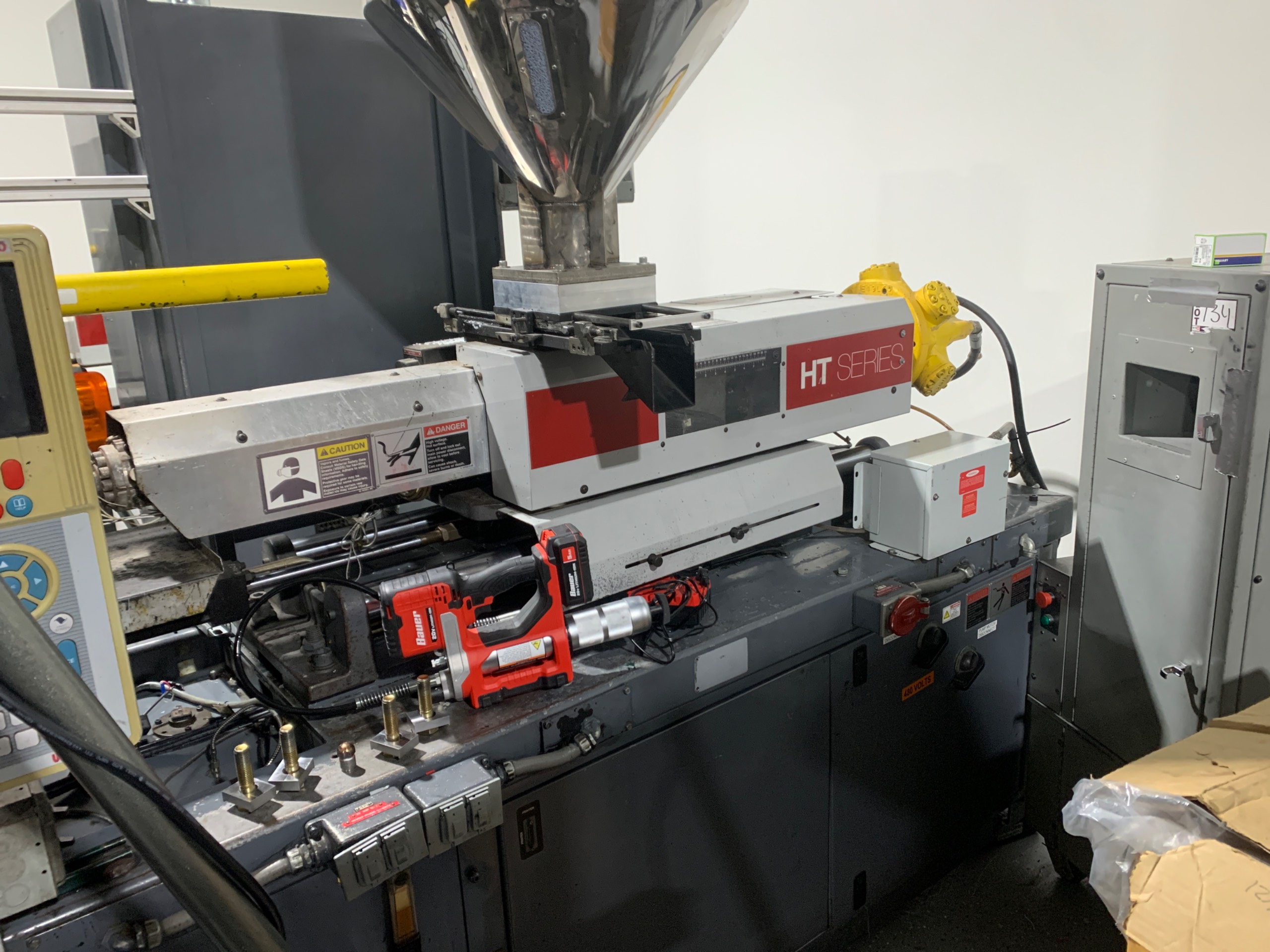 VAN DORN PATHFINDER 3000 INJECTION MOLDING MACHINE