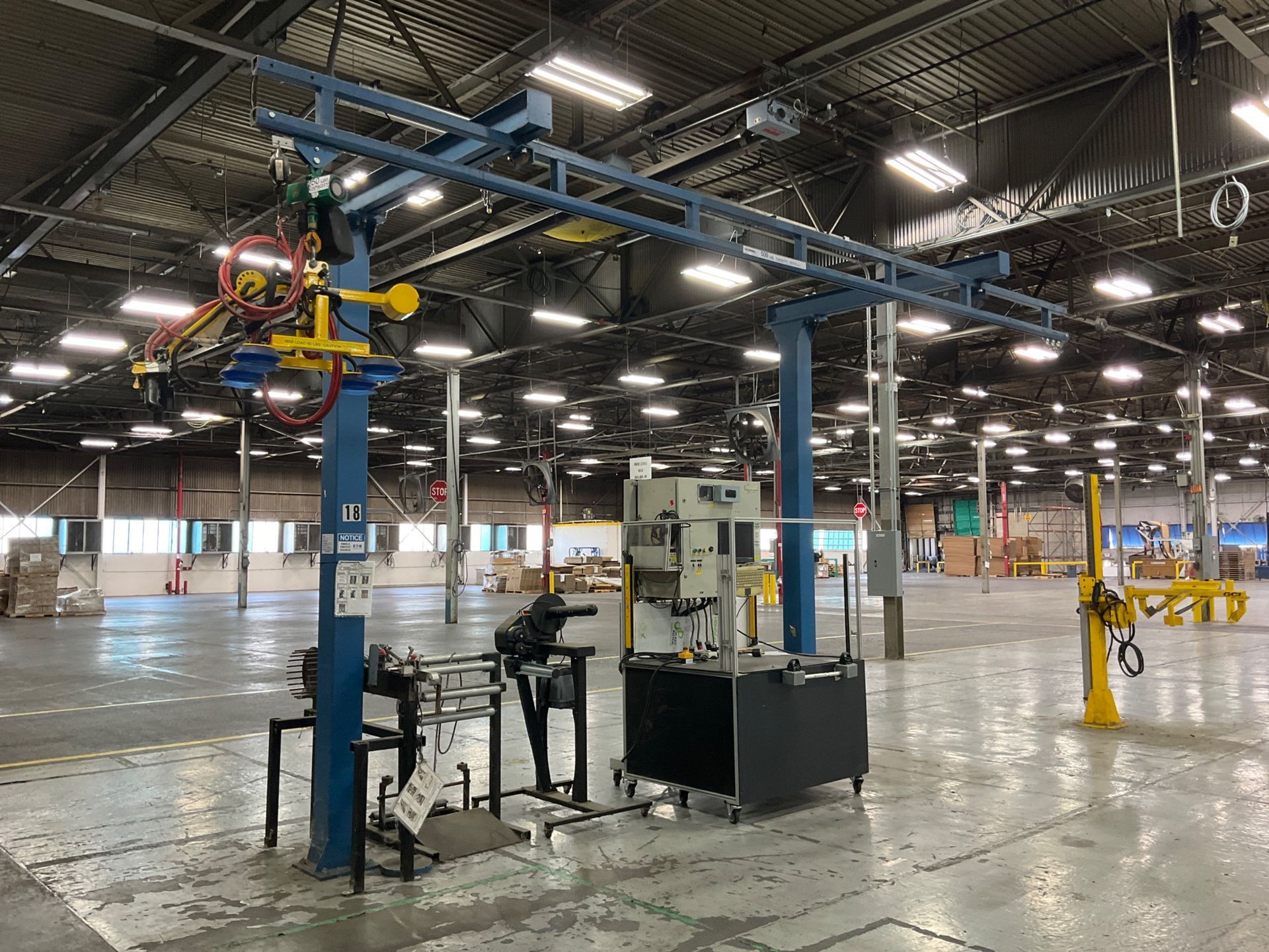 PNEUMATIC OVERHEAD CRANE SYSTEM