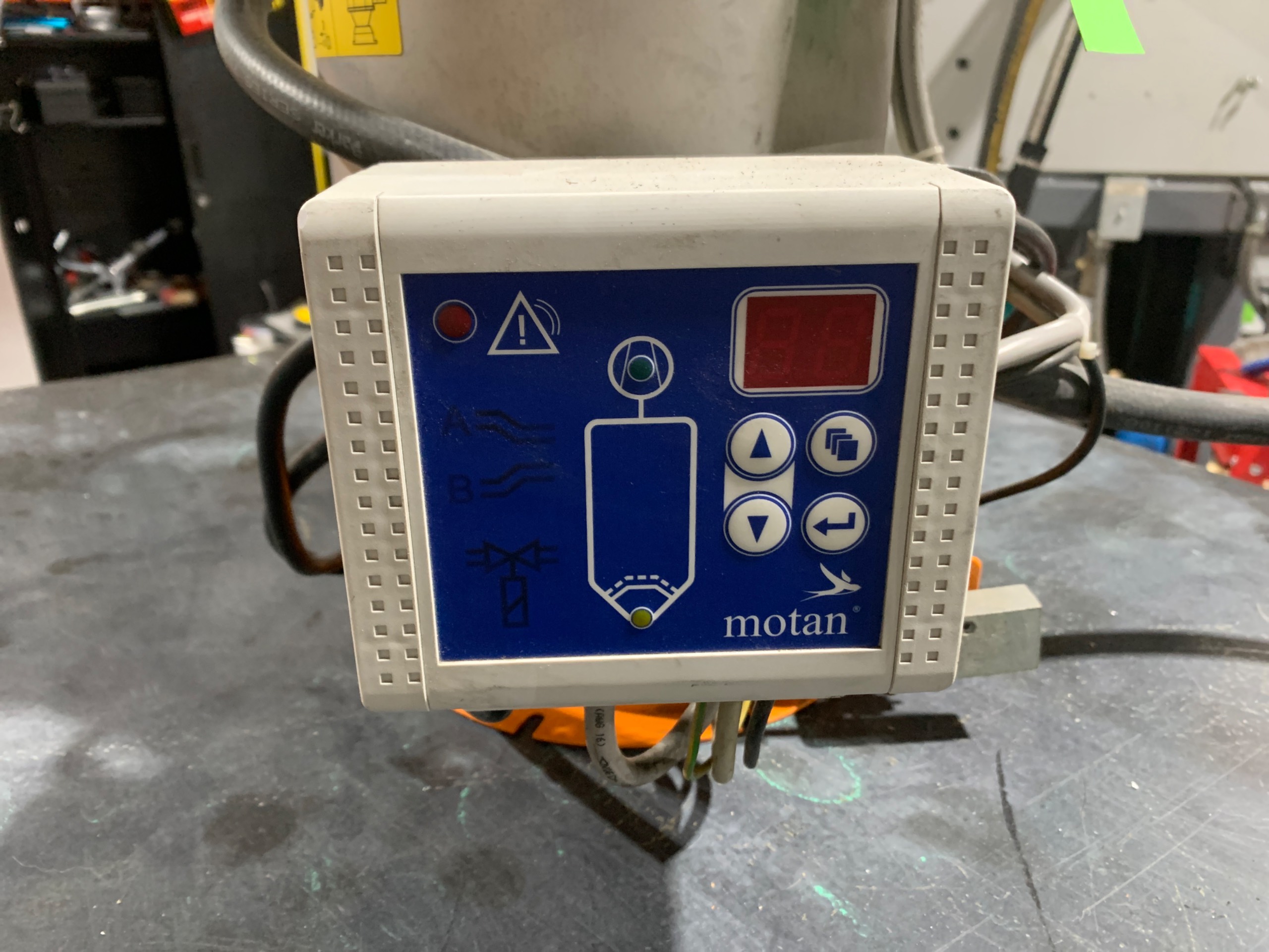 MOTAN METRO HES 50-1ANC-AAA-B-A MATERIAL LOADER