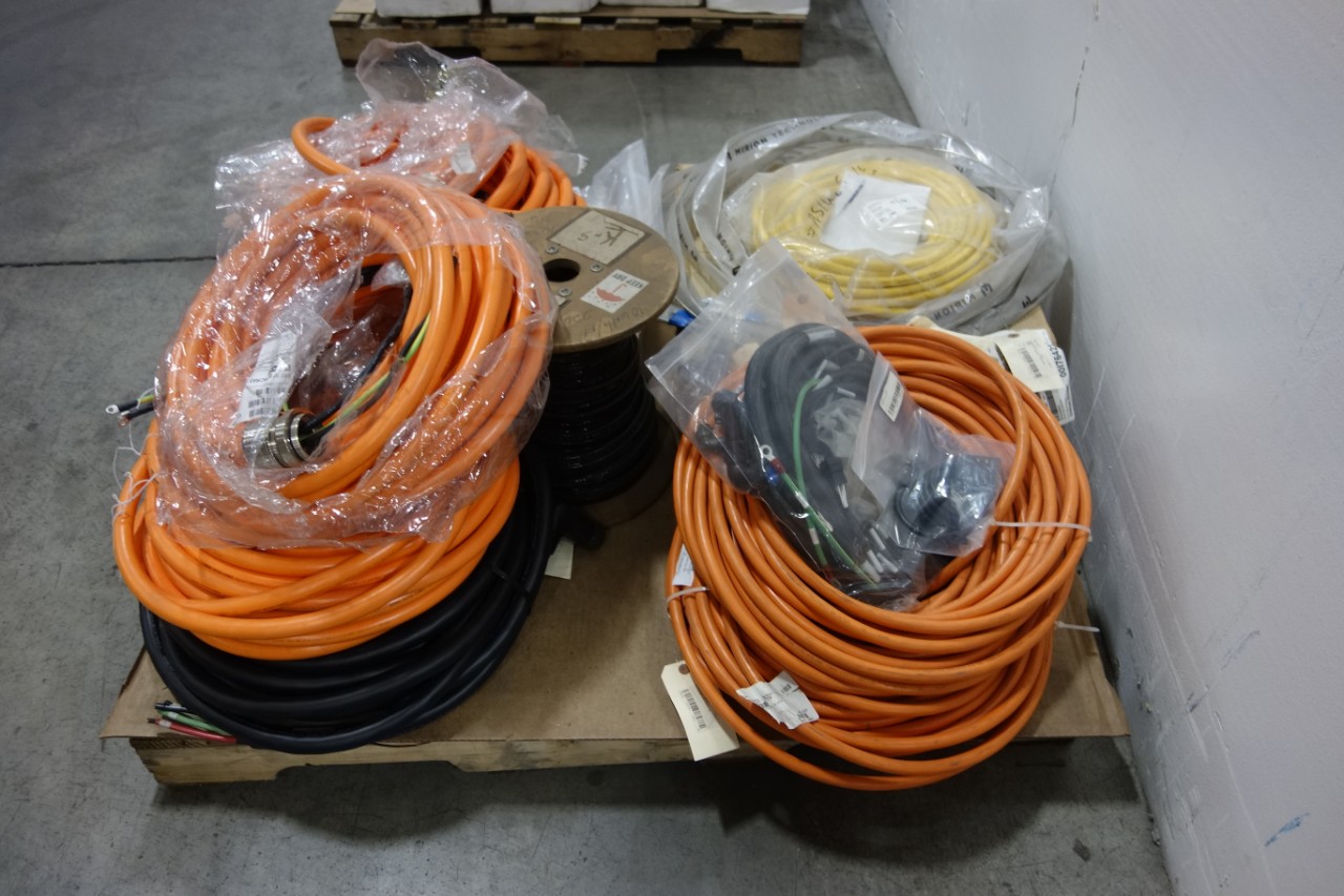SKU 1066976 - PALLET OF ASSORTED CORDSET CABLES