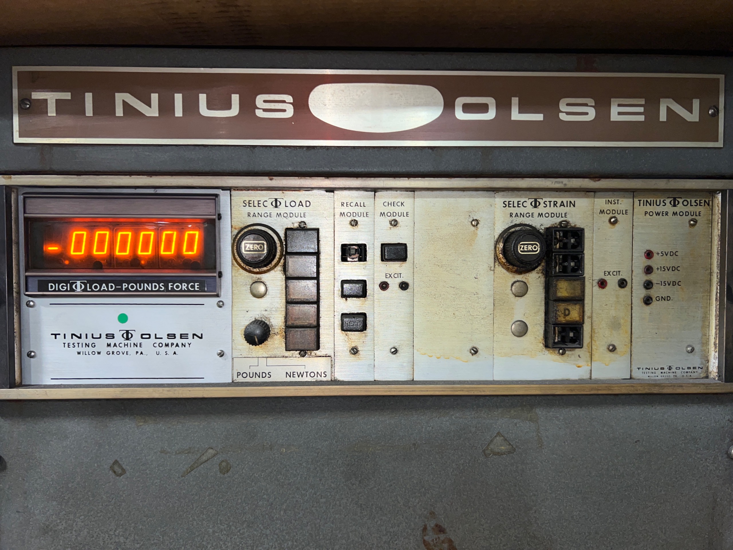 TINIUS OLSEN TESTING MACHINE