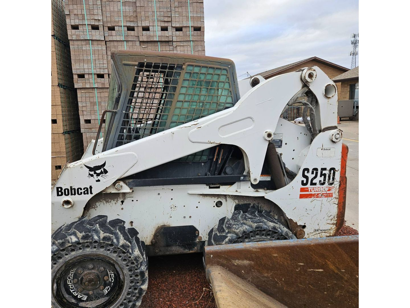 2005 BOBCAT S250 SKID STEER LOADER
