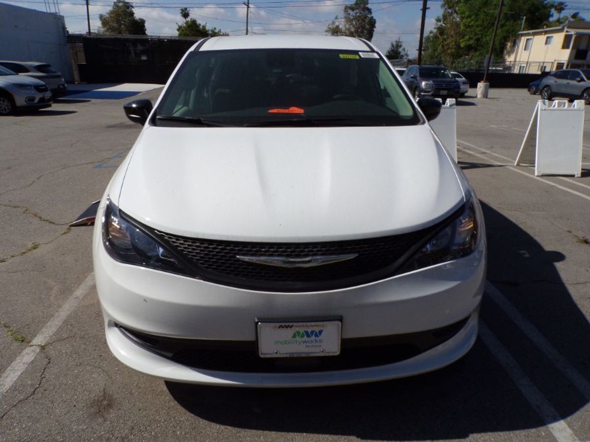 Furgoneta para silla de ruedas - Nueva Chrysler Voyager 2024 RR183730