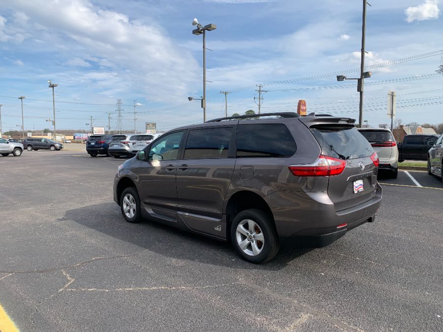 Wheelchair Van - Used 2020 Toyota Sienna LS068626
