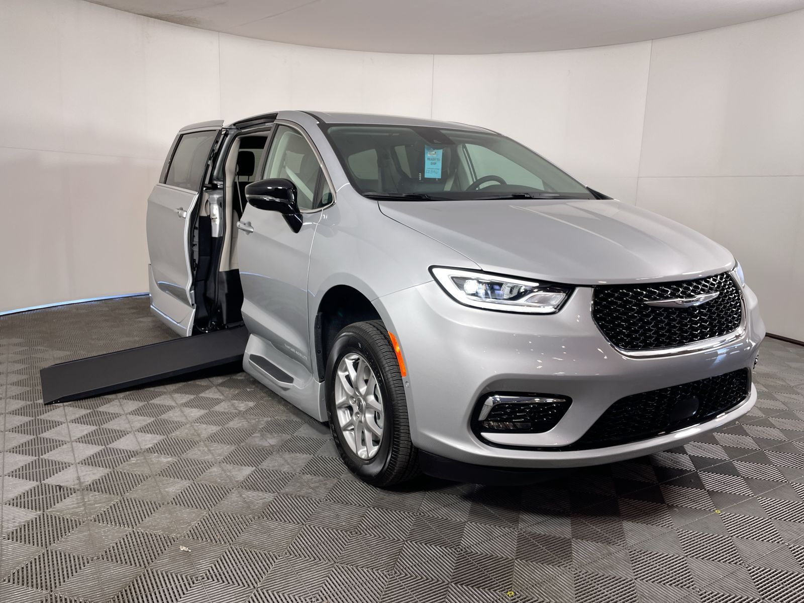 2024 Chrysler Pacifica Touring-L Wheelchair Van For Sale - $83044 Stock ...