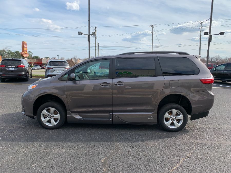 Wheelchair Van - Used 2020 Toyota Sienna LS068626