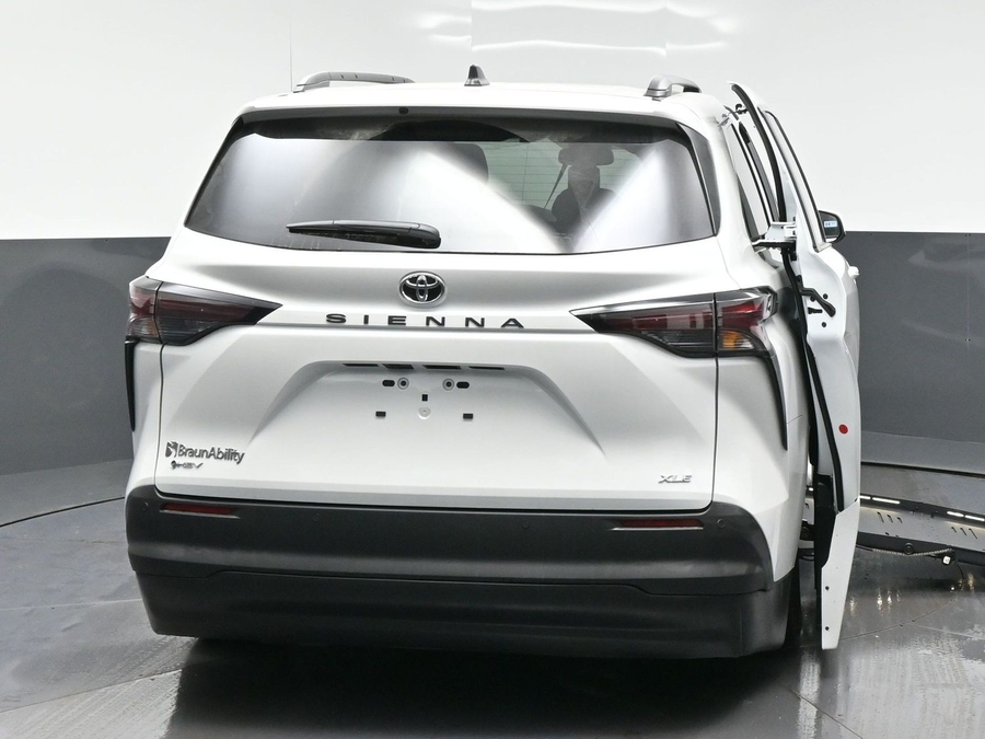 Wheelchair Van - New 2026 Toyota Sienna TS308869