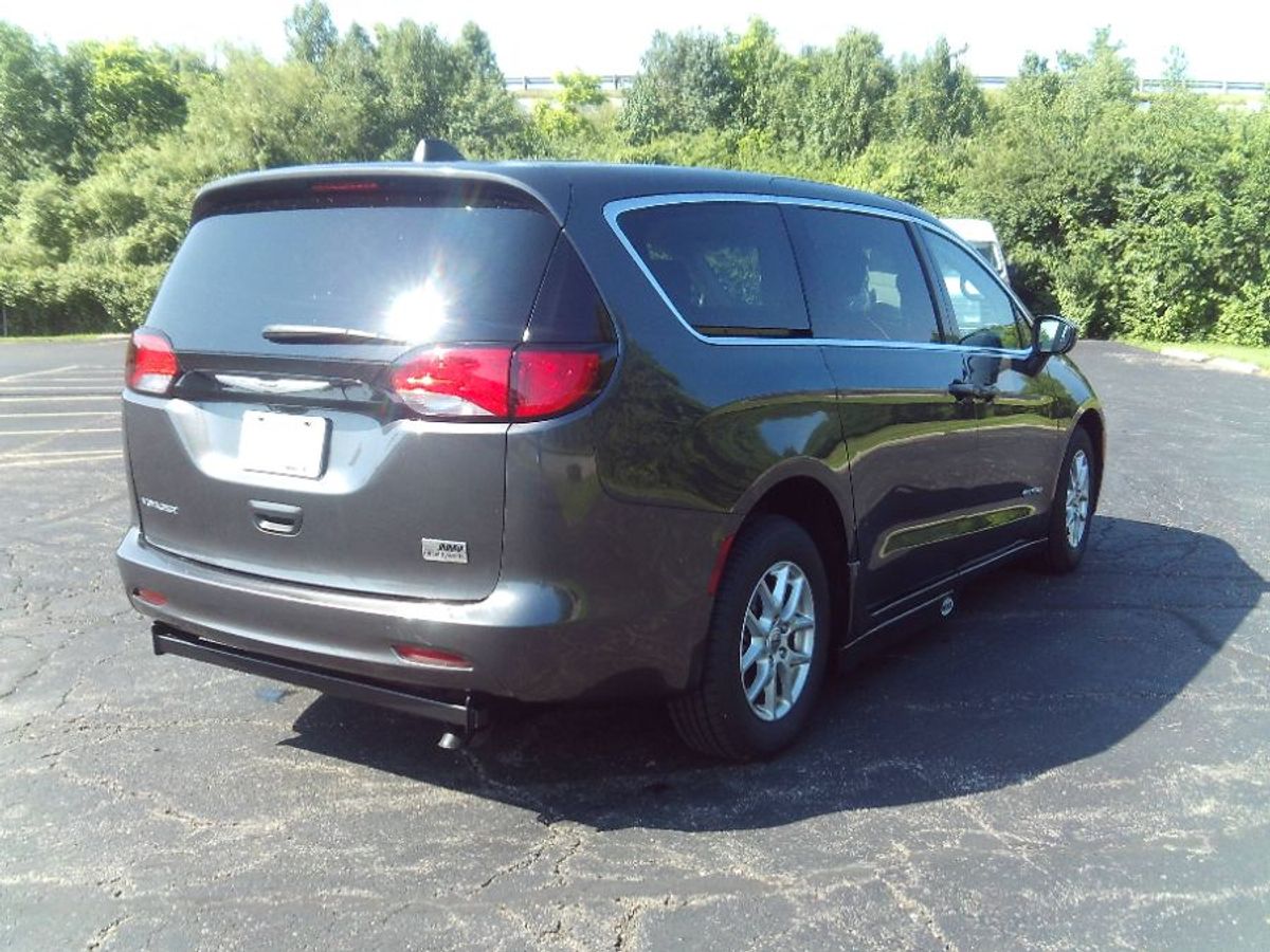 Furgoneta para silla de ruedas - Chrysler Voyager 2023 nueva/usada PR519890