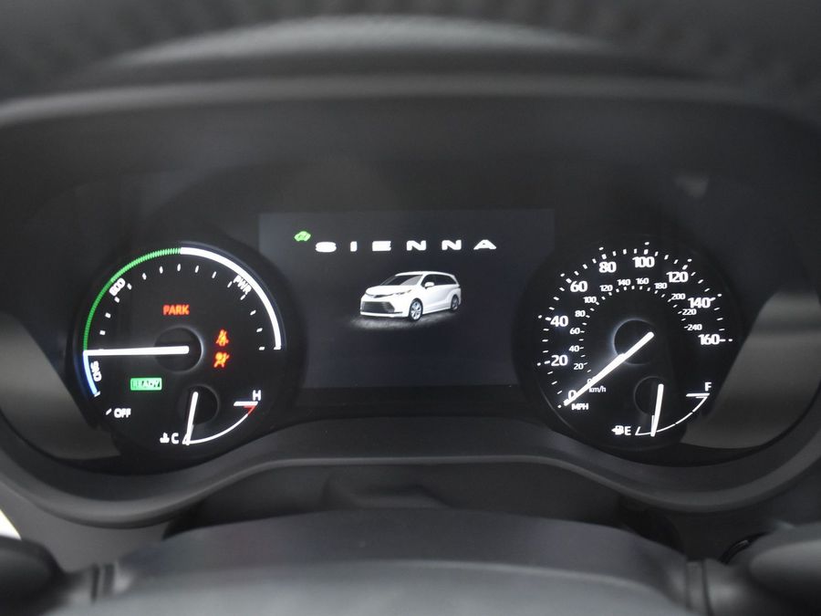 New 2025 Toyota Sienna Hybrid XLE Base