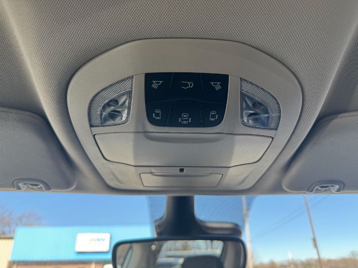 Wheelchair Van - New 2024 Chrysler Voyager RR155765