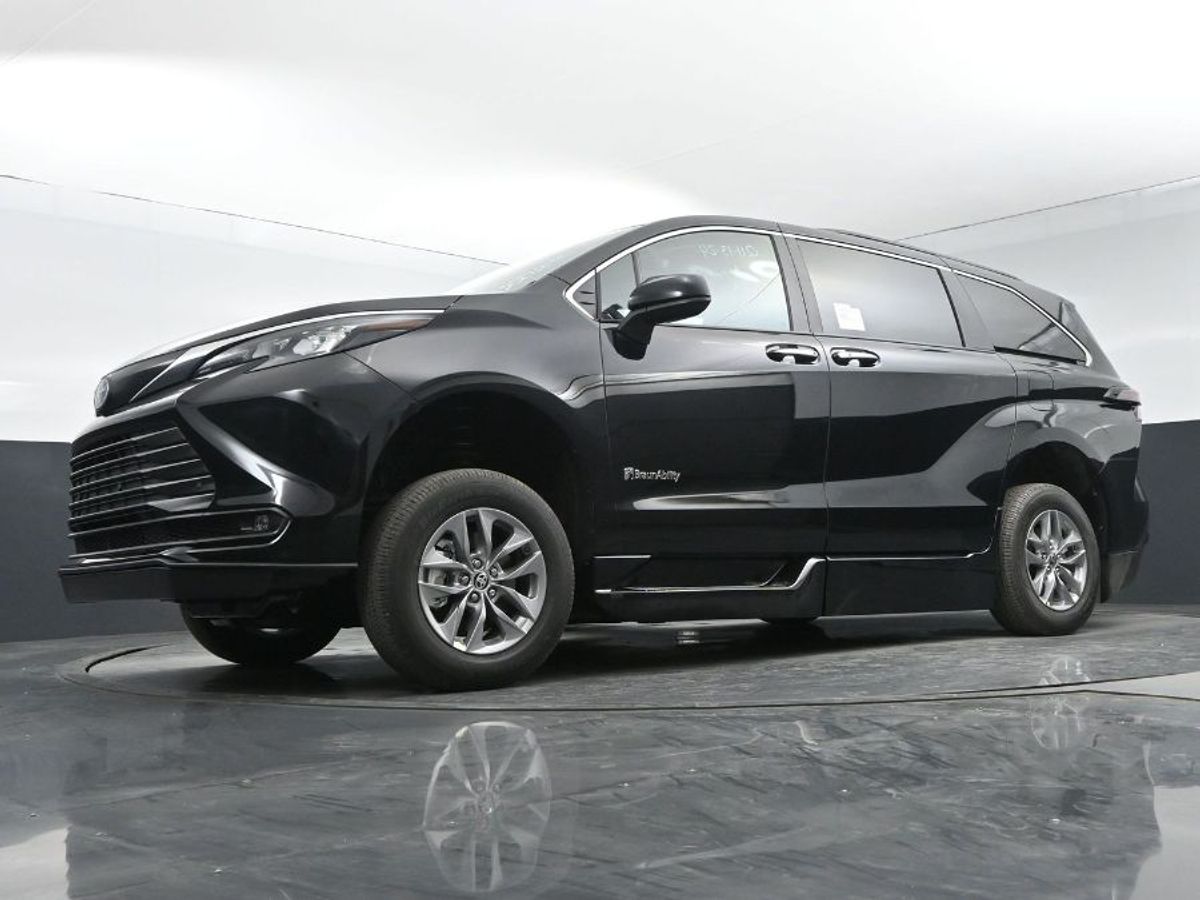 Wheelchair Van - New 2025 Toyota Sienna SS227242