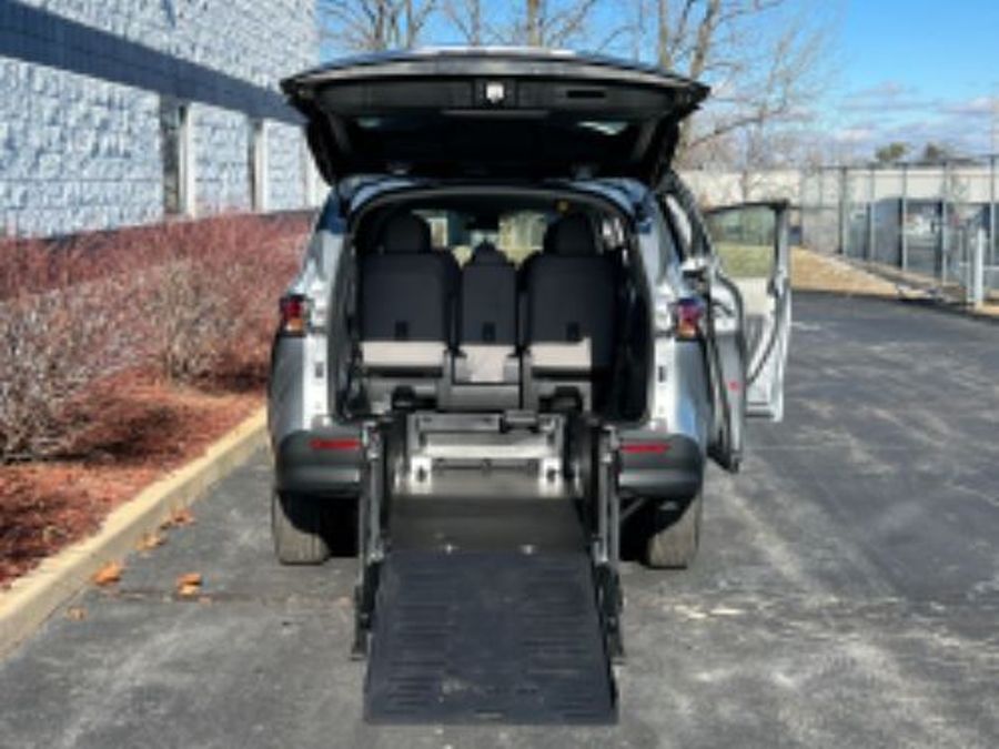 New 2024 Toyota Sienna Hybrid LE base