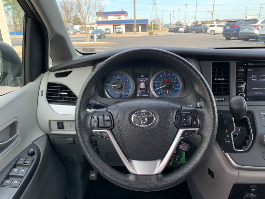Wheelchair Van - Used 2020 Toyota Sienna LS068626