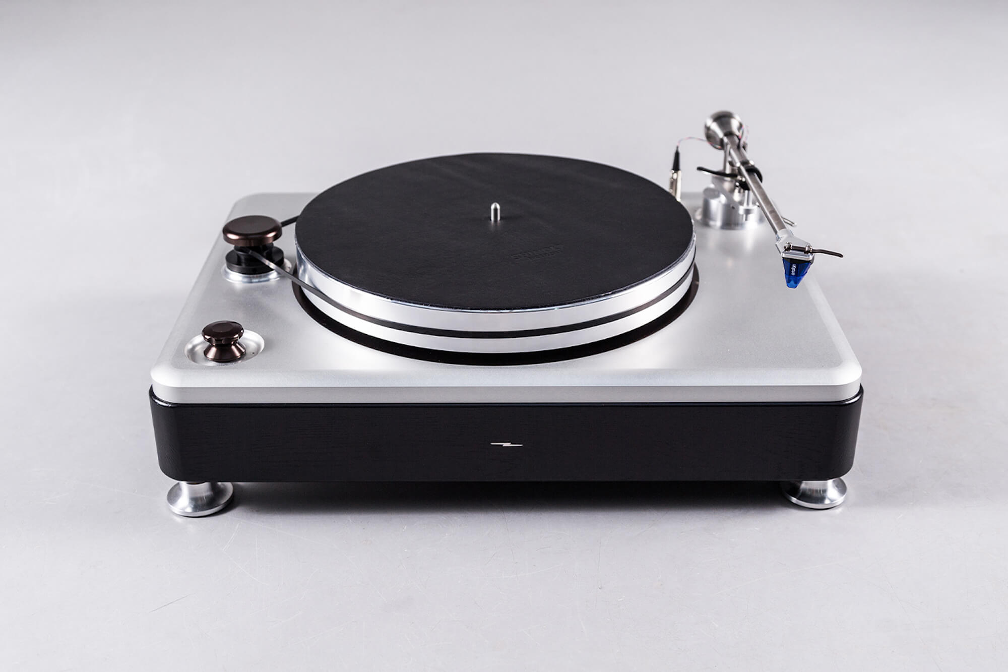 Shinola's Runwell is a sleek, high-quality turntable you can plug-in ...