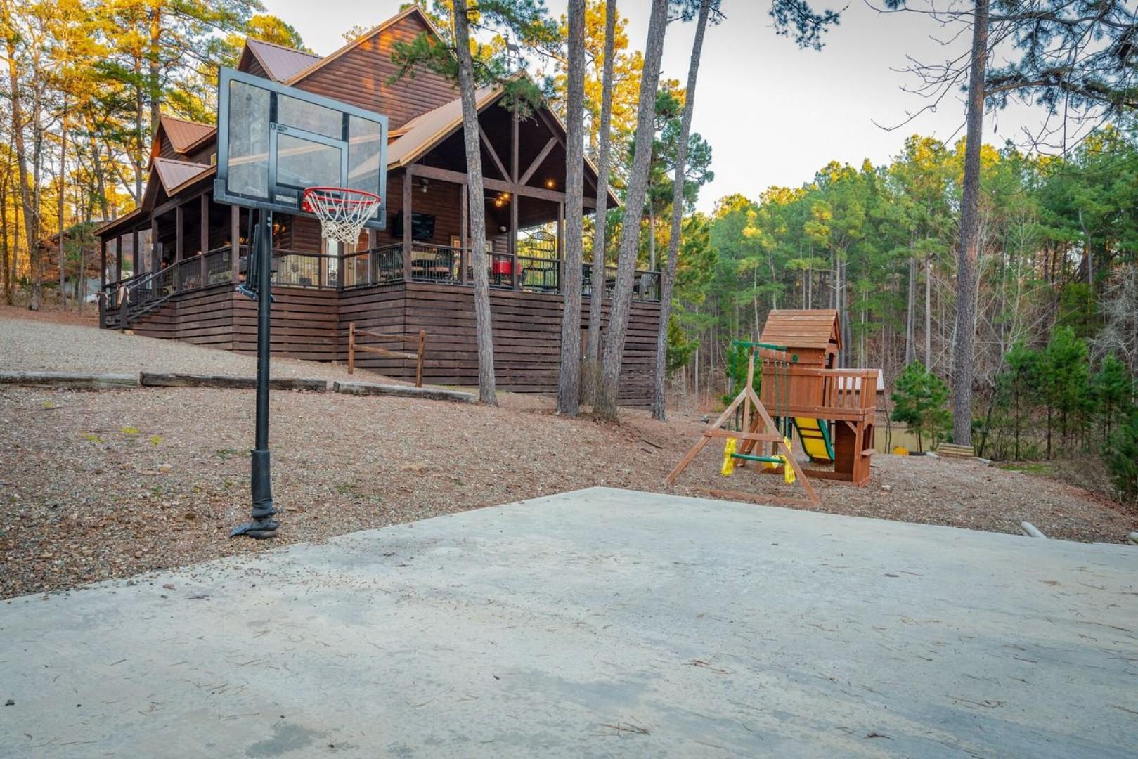 Four Sisters Lodge (on private pond)