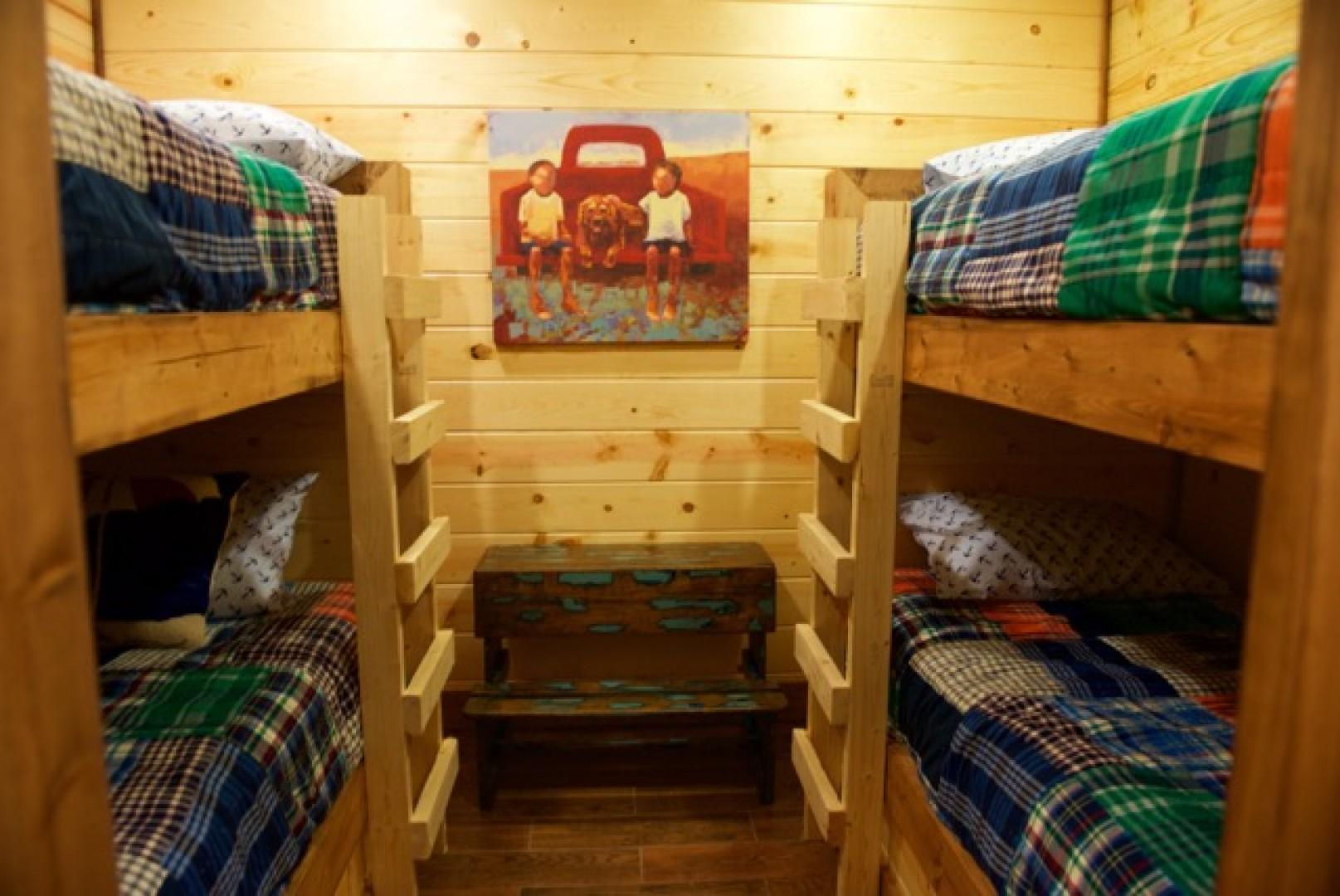 Four Sisters Lodge (on private pond)