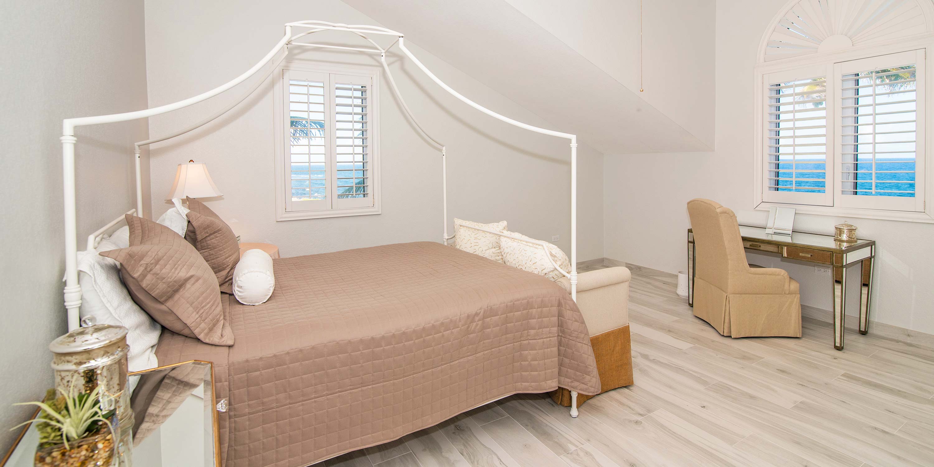 On The Rocks & Guesthouse