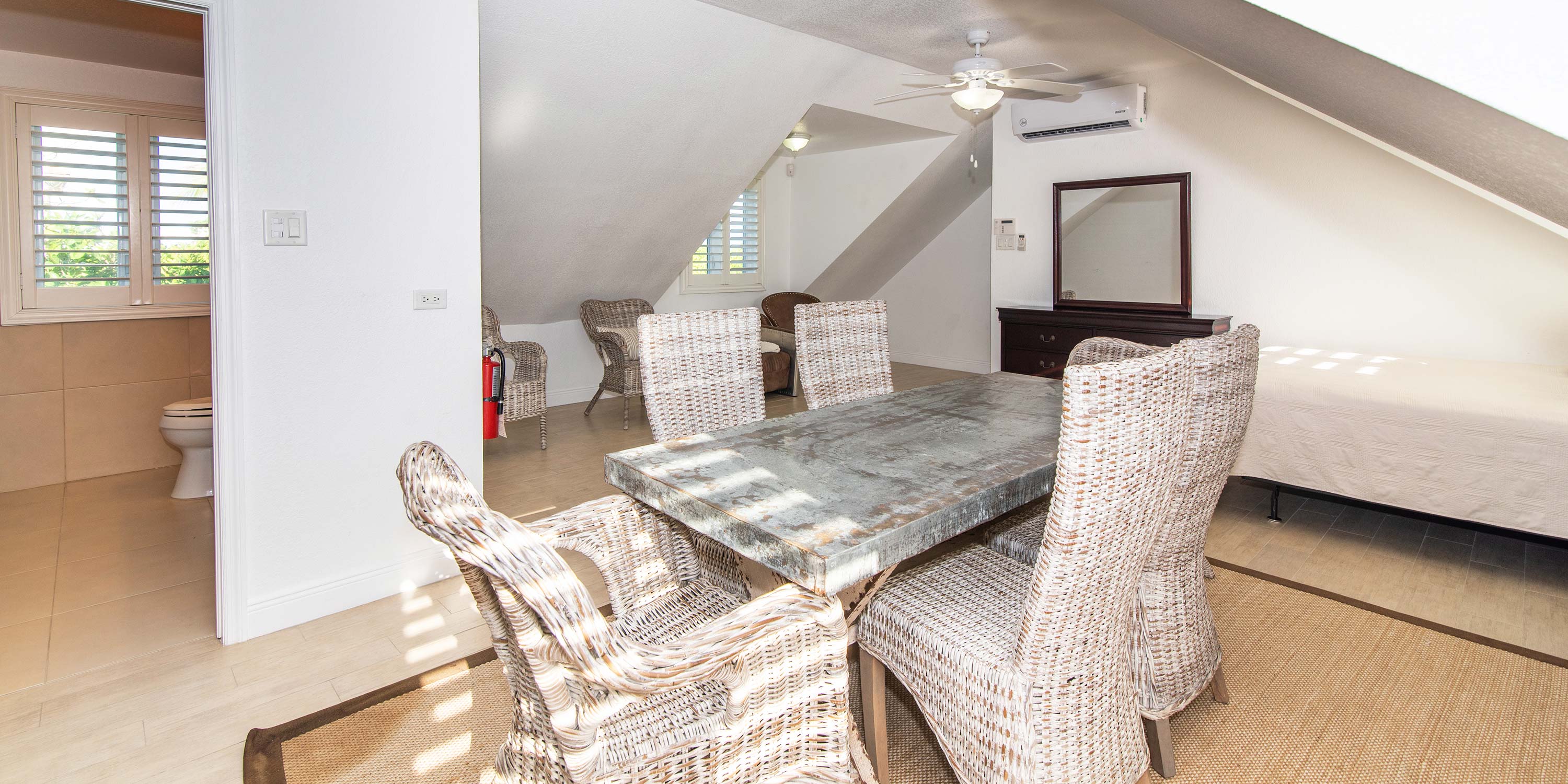 On The Rocks & Guesthouse