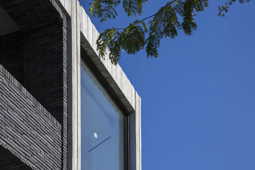 Elwood HiRes - Walker