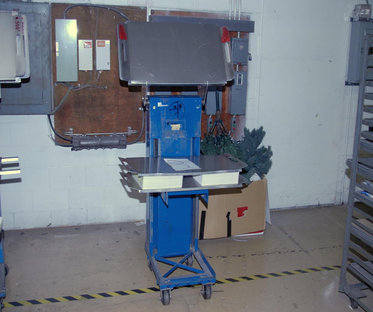 Lot #22: Paper lift with separators - WireBids