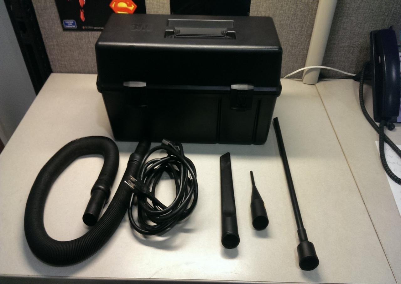 Lot #42: 3M Electronics Service Vacuum Cleaner Model 497 - WireBids