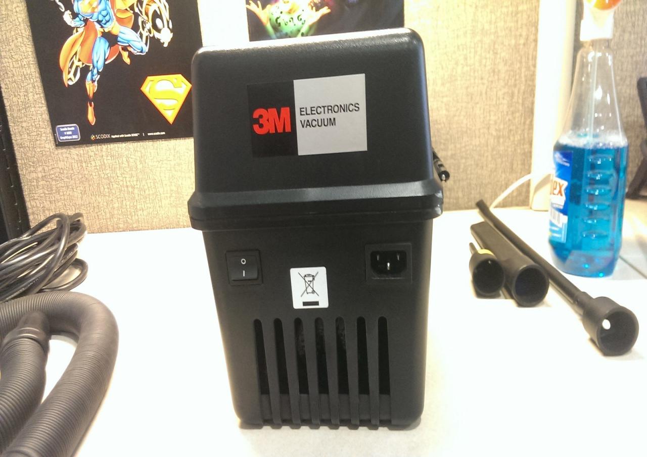 Lot #42: 3M Electronics Service Vacuum Cleaner Model 497 - WireBids